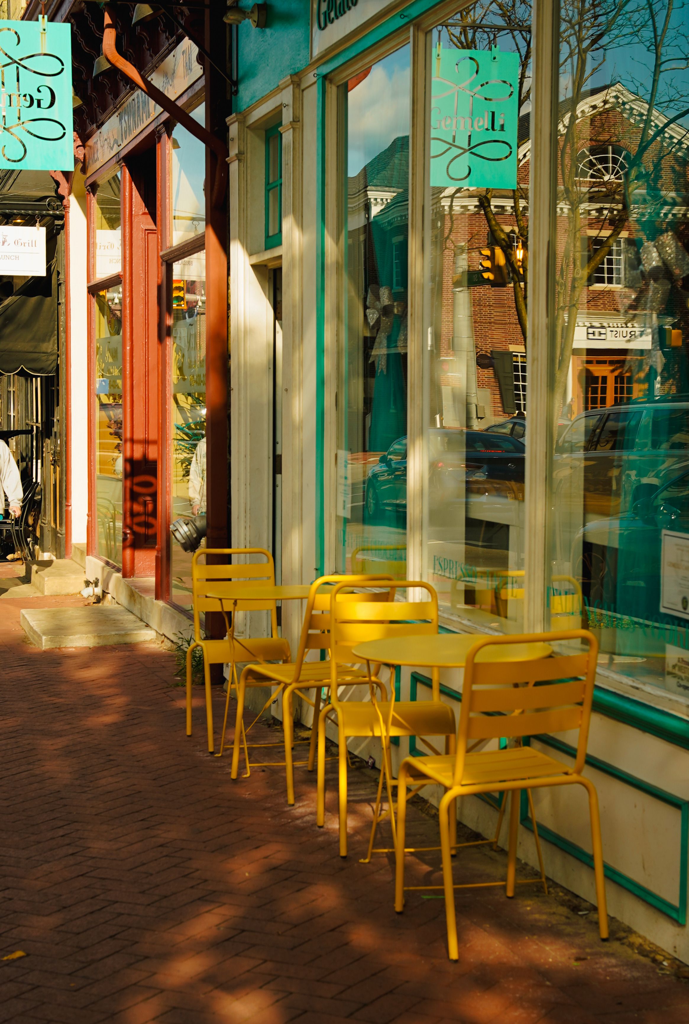 Exterior of a Vintage Cafe · Free Stock Photo