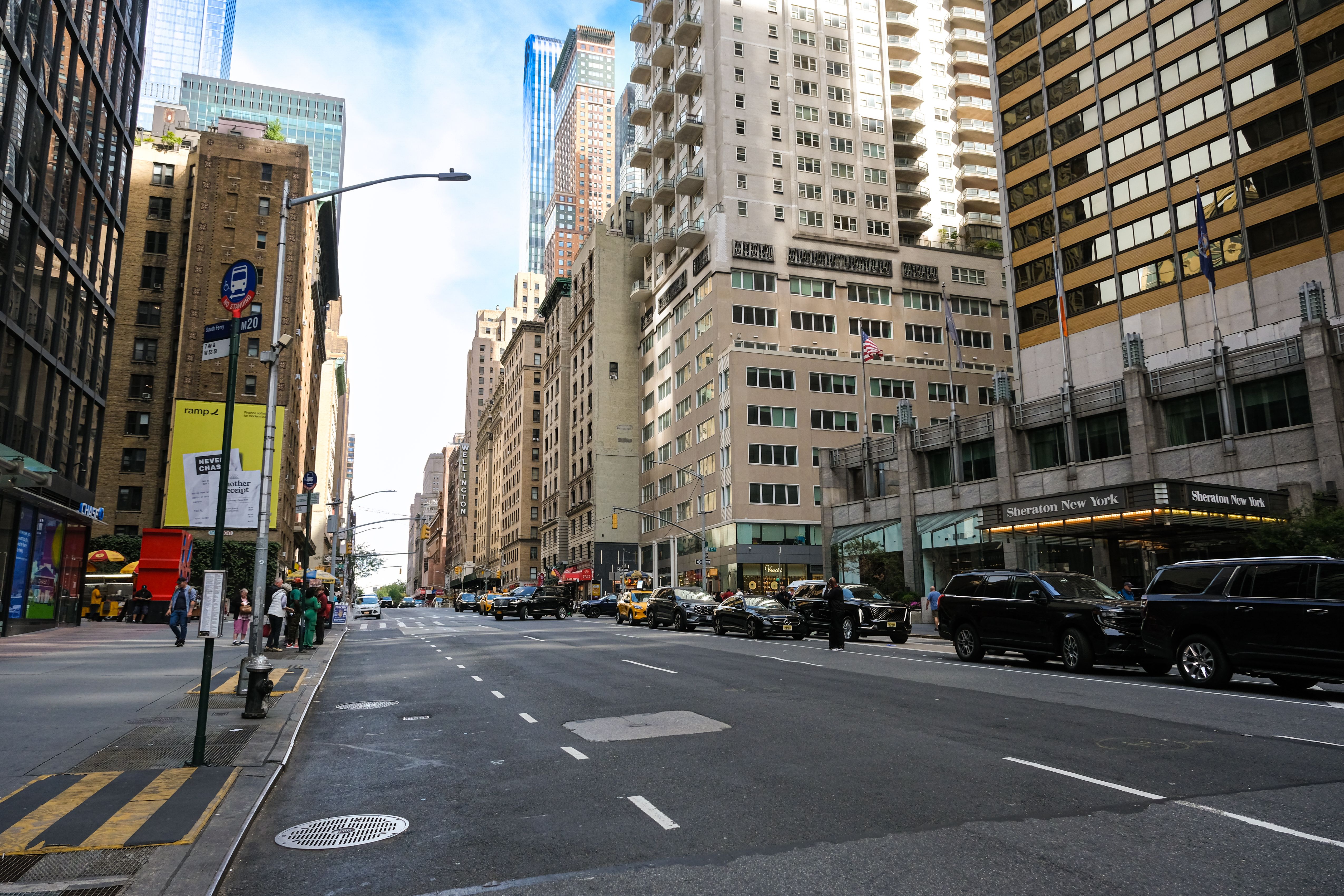 Busy Street View in Midtown Manhattan, NYC · Free Stock Photo