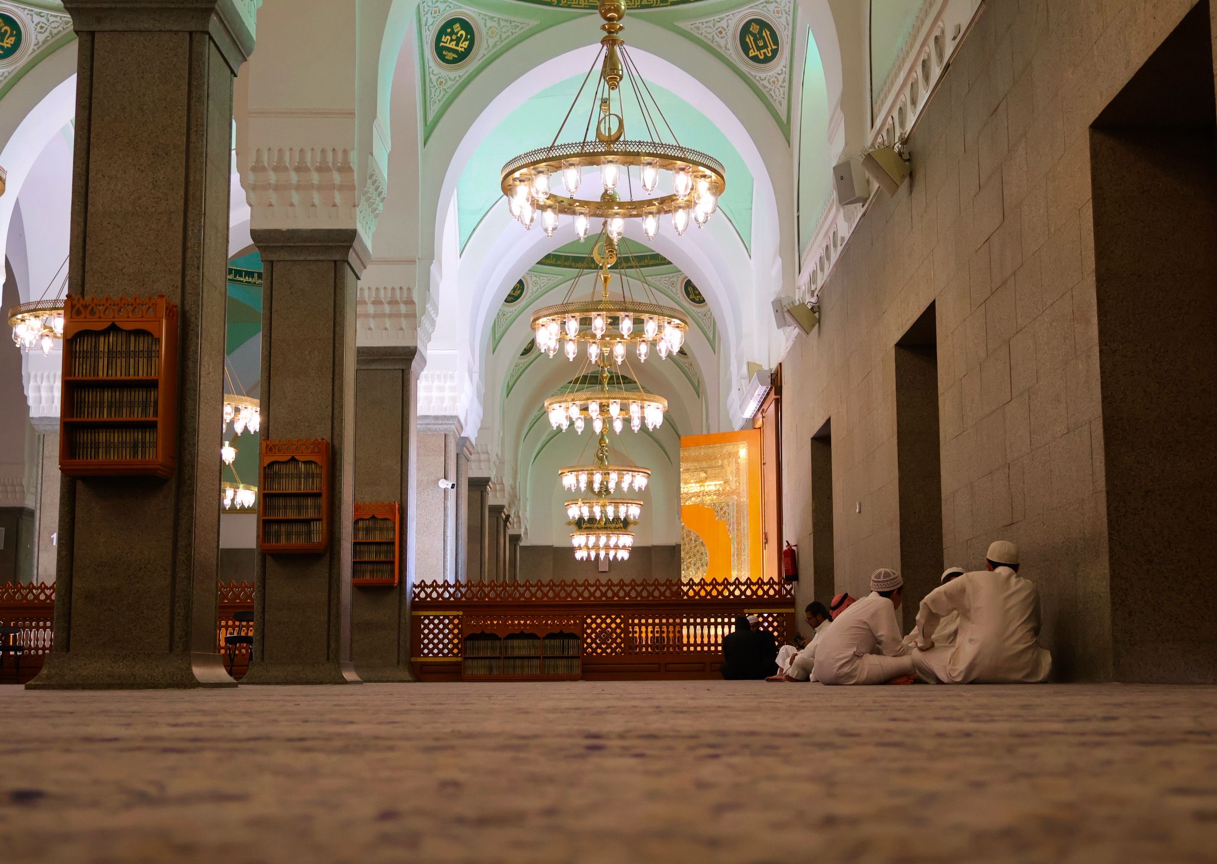 Interior of Mosque in Madinah with Worshippers · Free Stock Photo
