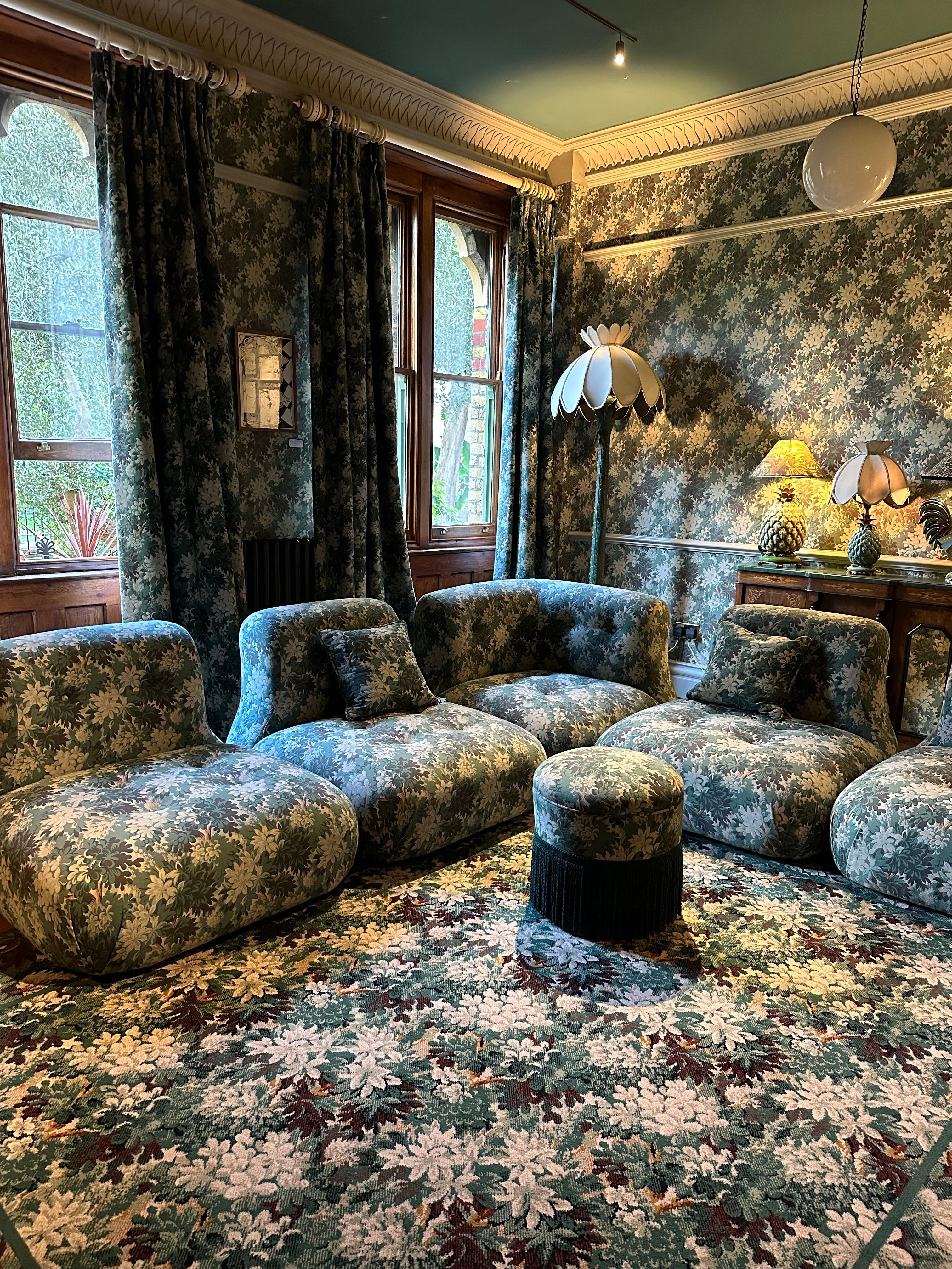 Stinky Room Photos, Download The BEST Free Stinky Room Stock Photos ...