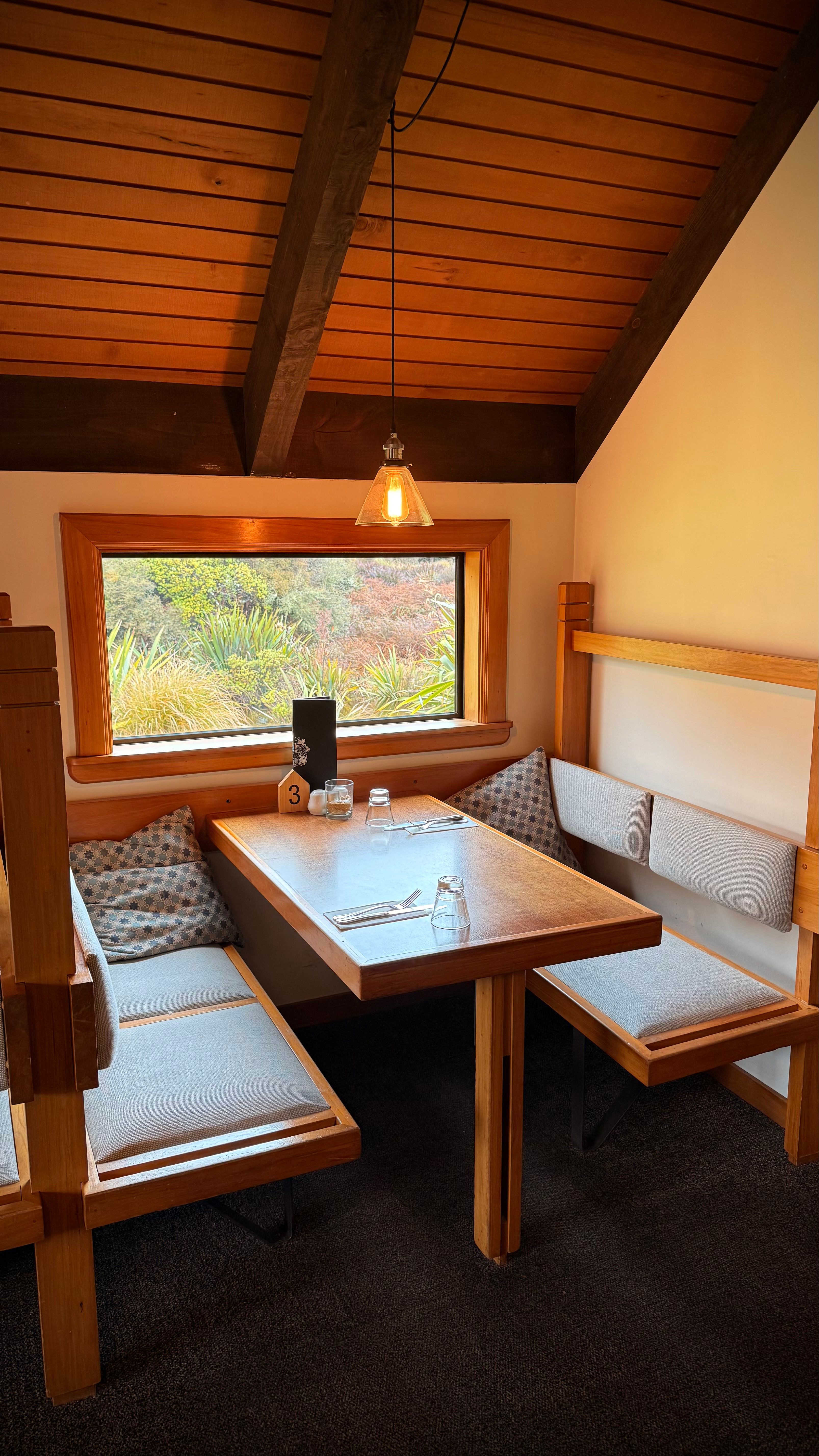 Cozy Wooden Booth in Modern Cabin Interior · Free Stock Photo