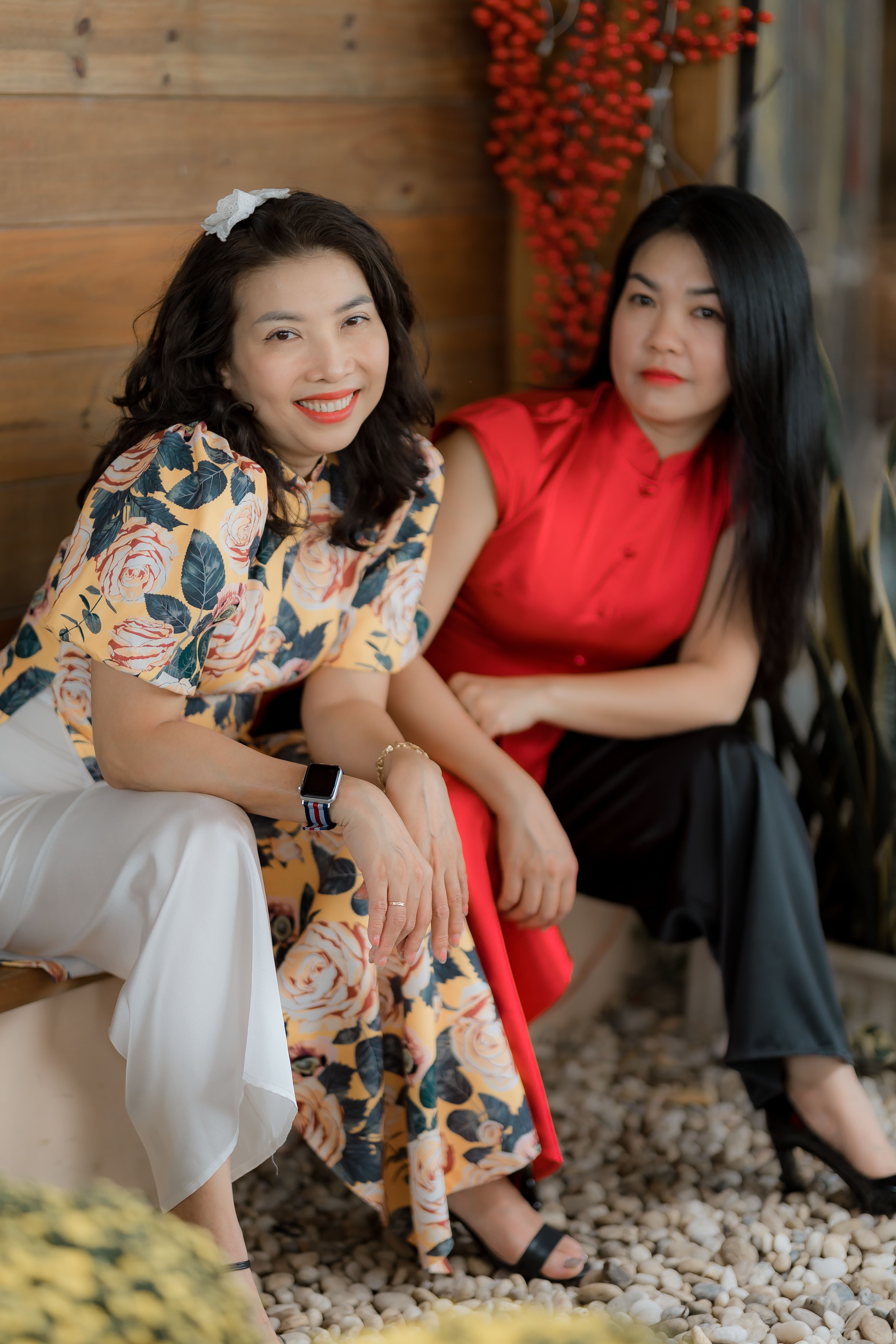 Two Women In Pretty Dresses Photos, Download The BEST Free Two Women In ...