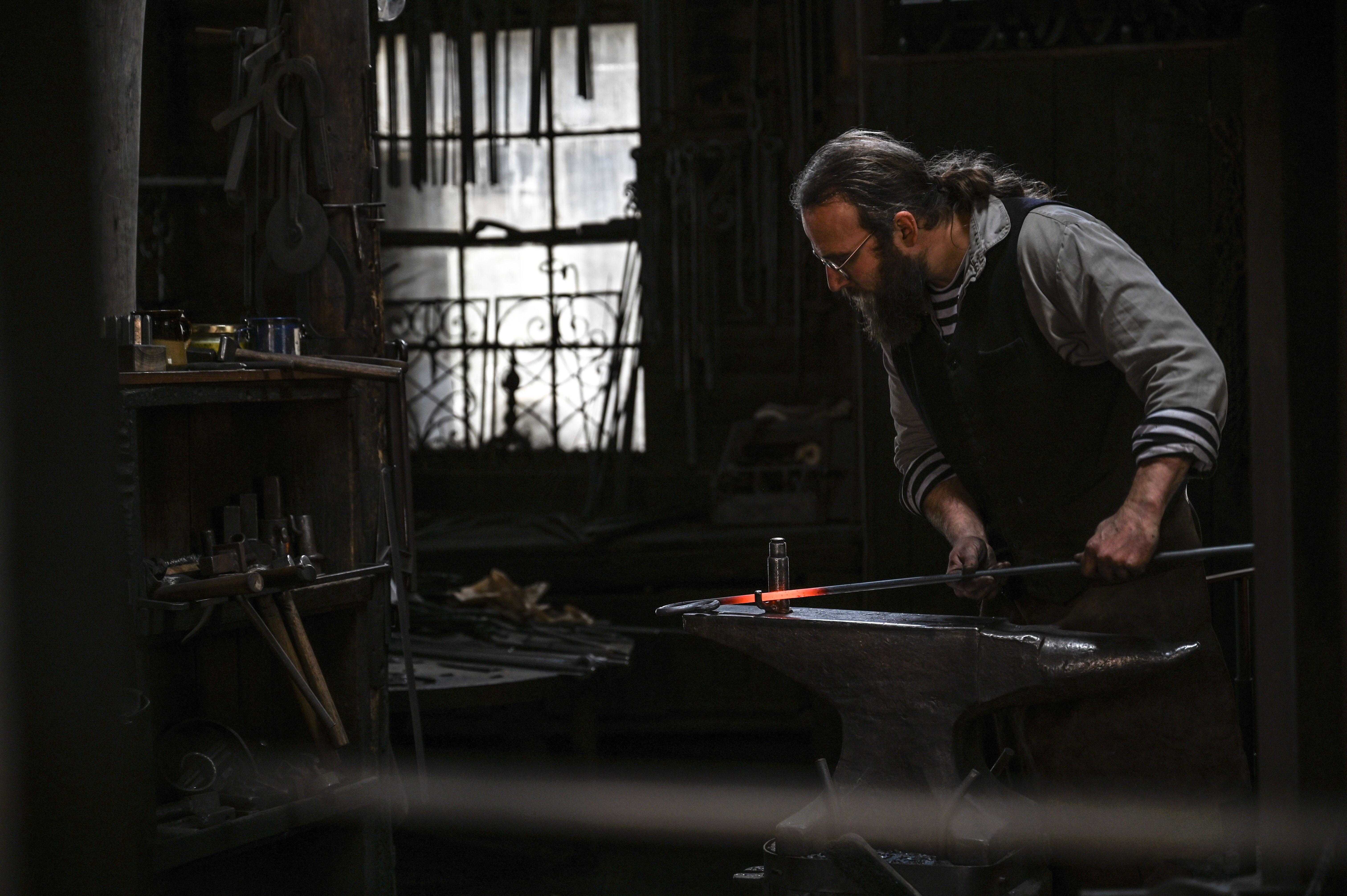 Metal Shaping Photos, Download The BEST Free Metal Shaping Stock Photos ...