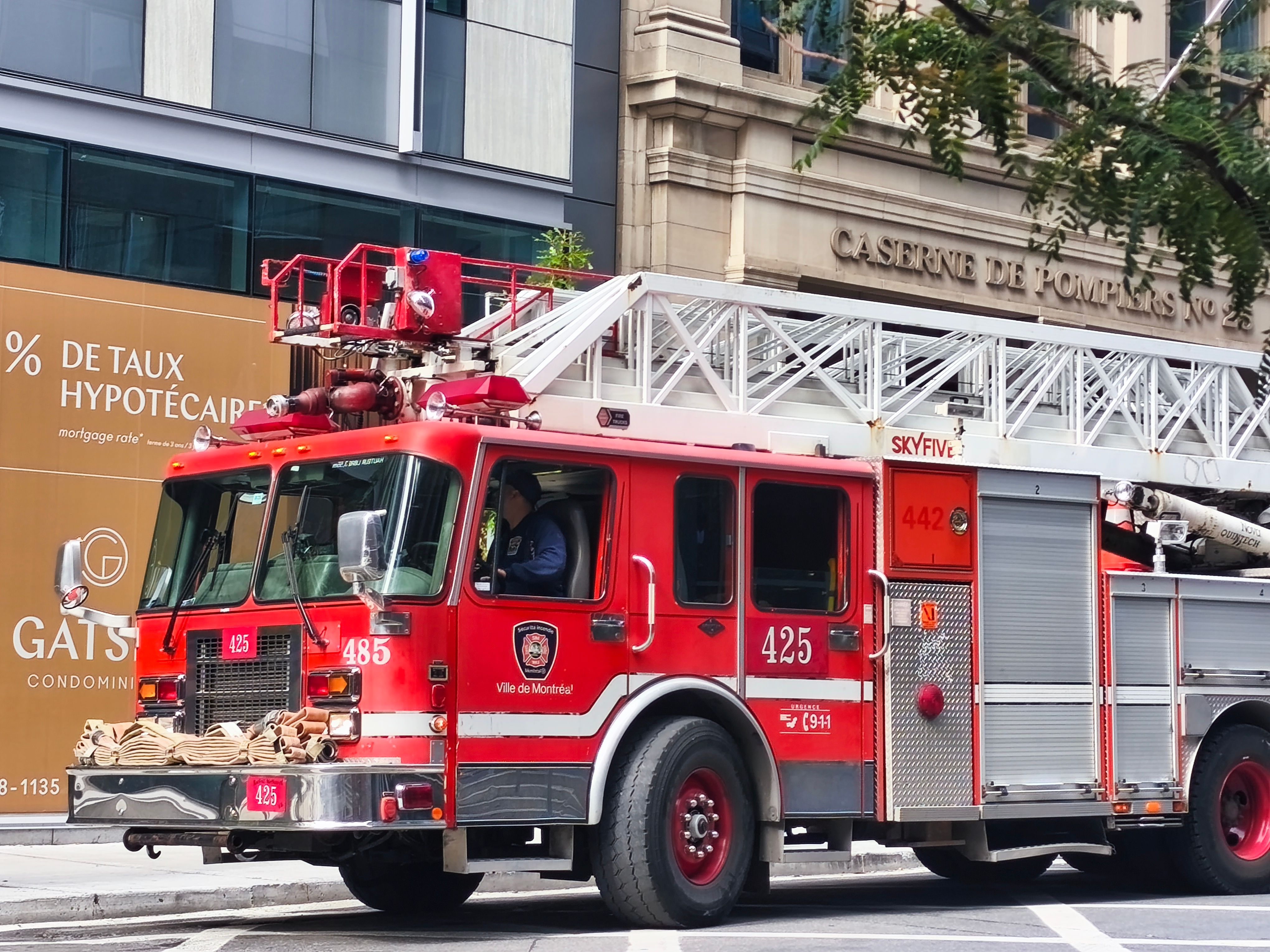 Pompier Ladder Photos, Download The BEST Free Pompier Ladder Stock ...