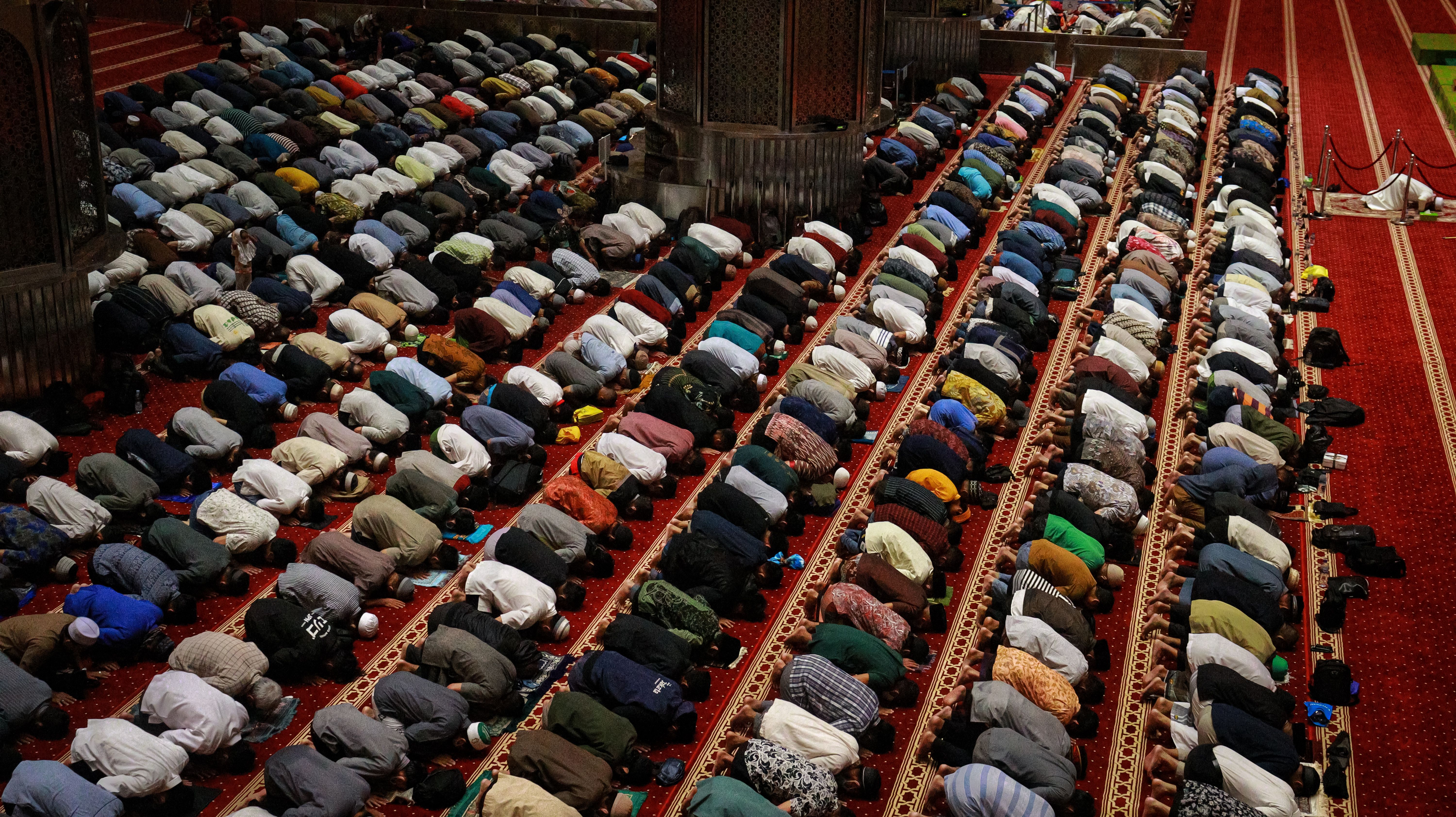 Congregational Prayer in Jakarta Mosque · Free Stock Photo