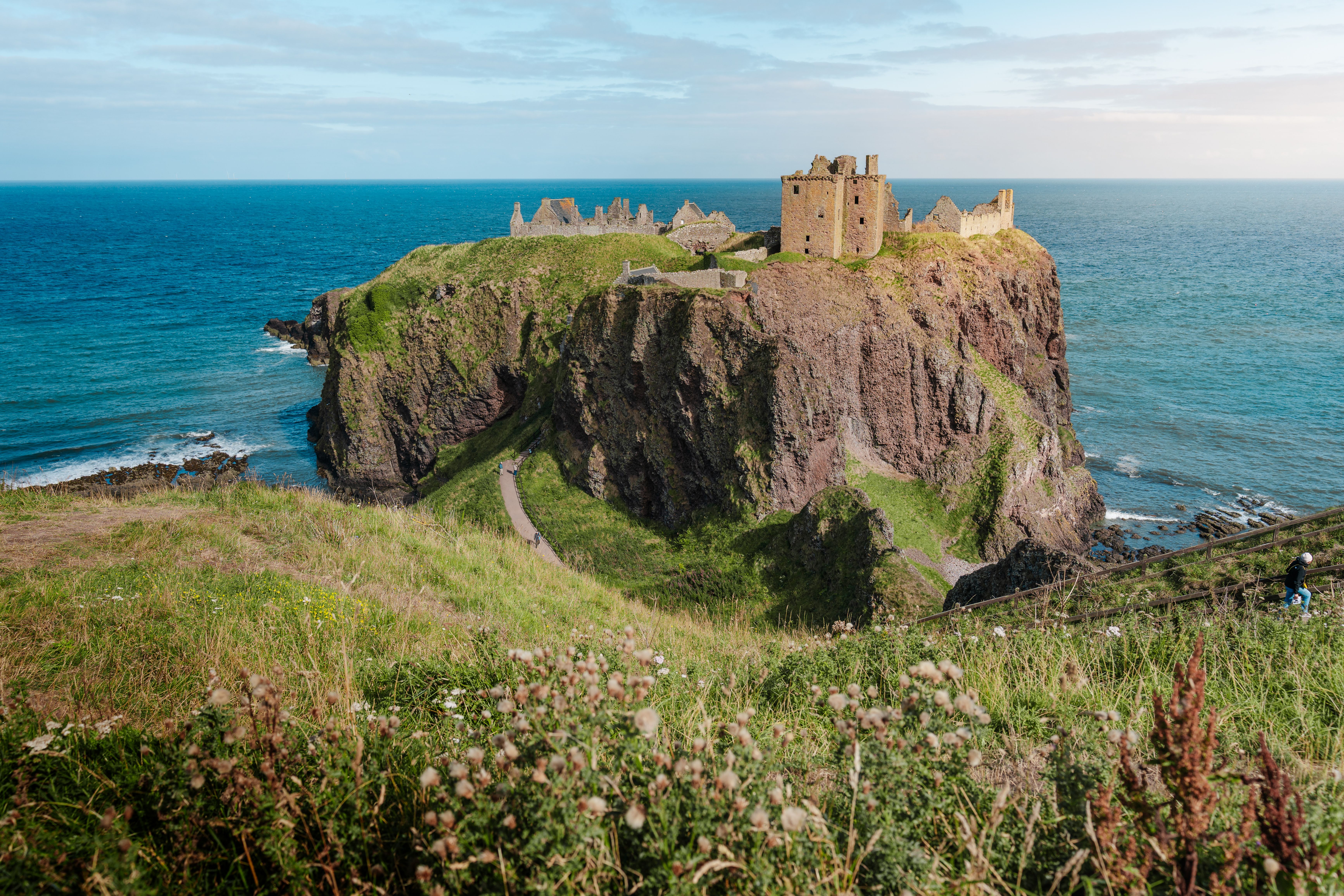 Dunnottar Castle on Scottish Coastal Cliffs · Free Stock Photo