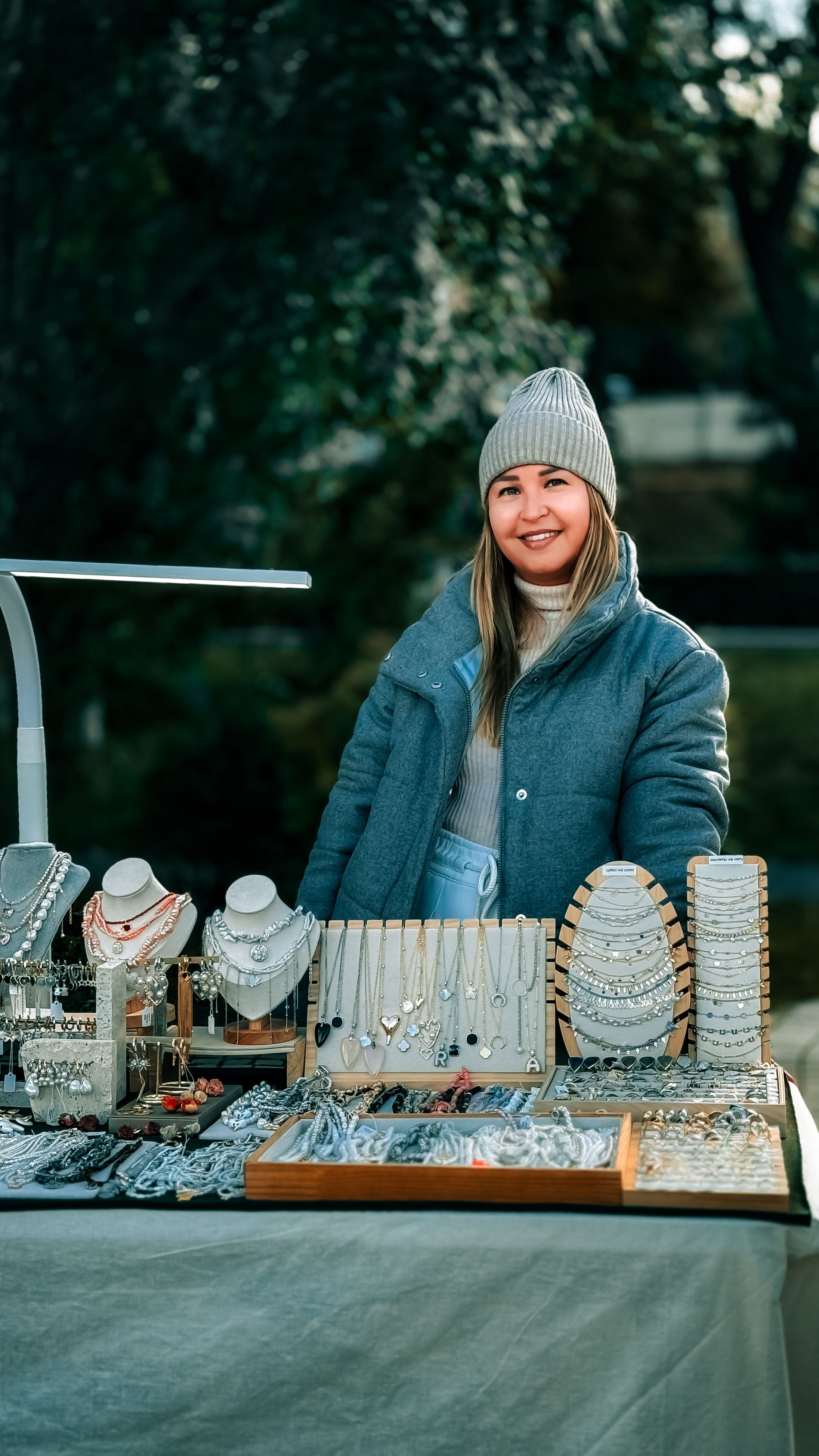 Outdoor Jewelry Stall with Smiling Vendor · Free Stock Photo