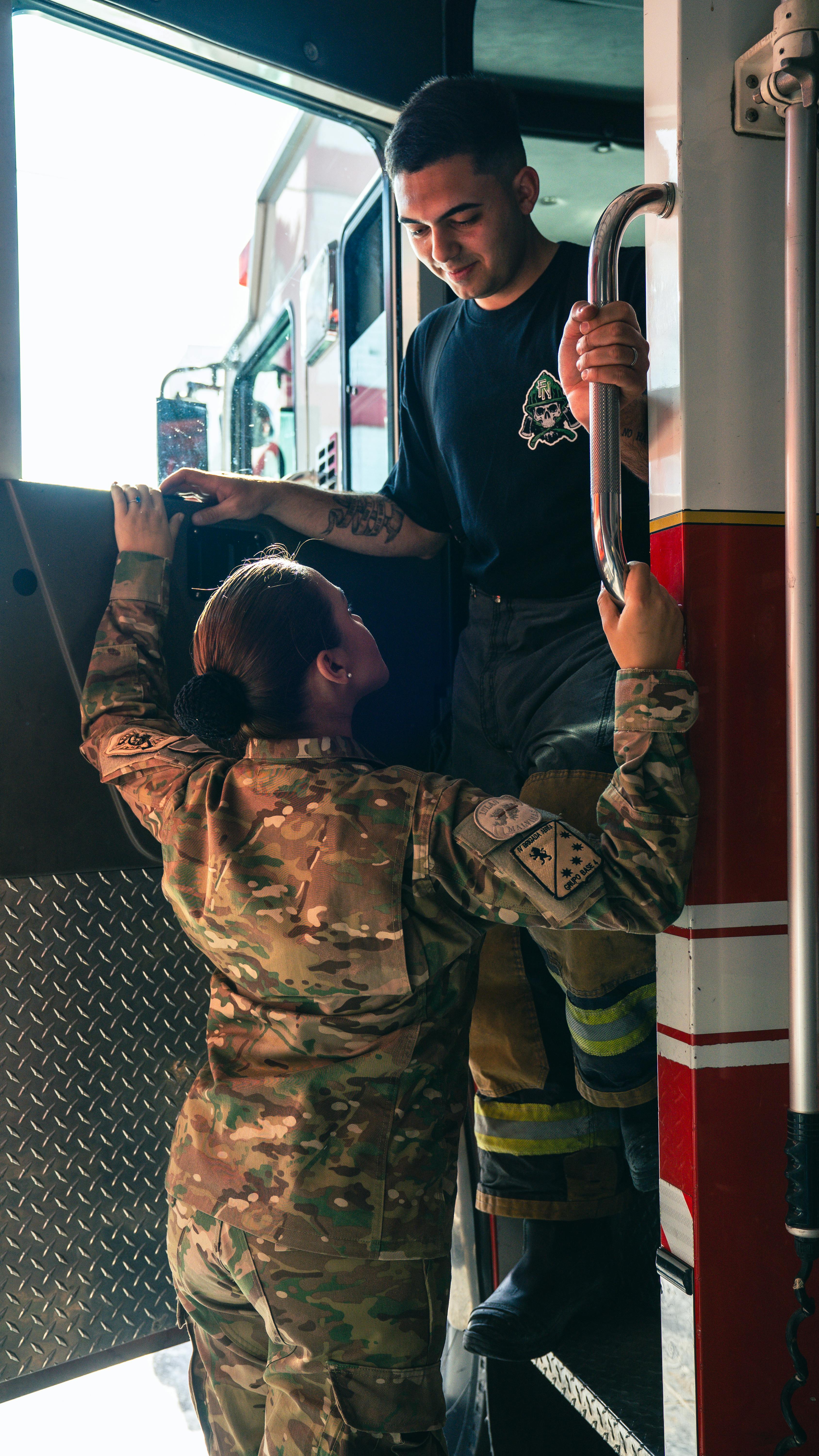 Firefighters Photos, Download The BEST Free Firefighters Stock Photos ...