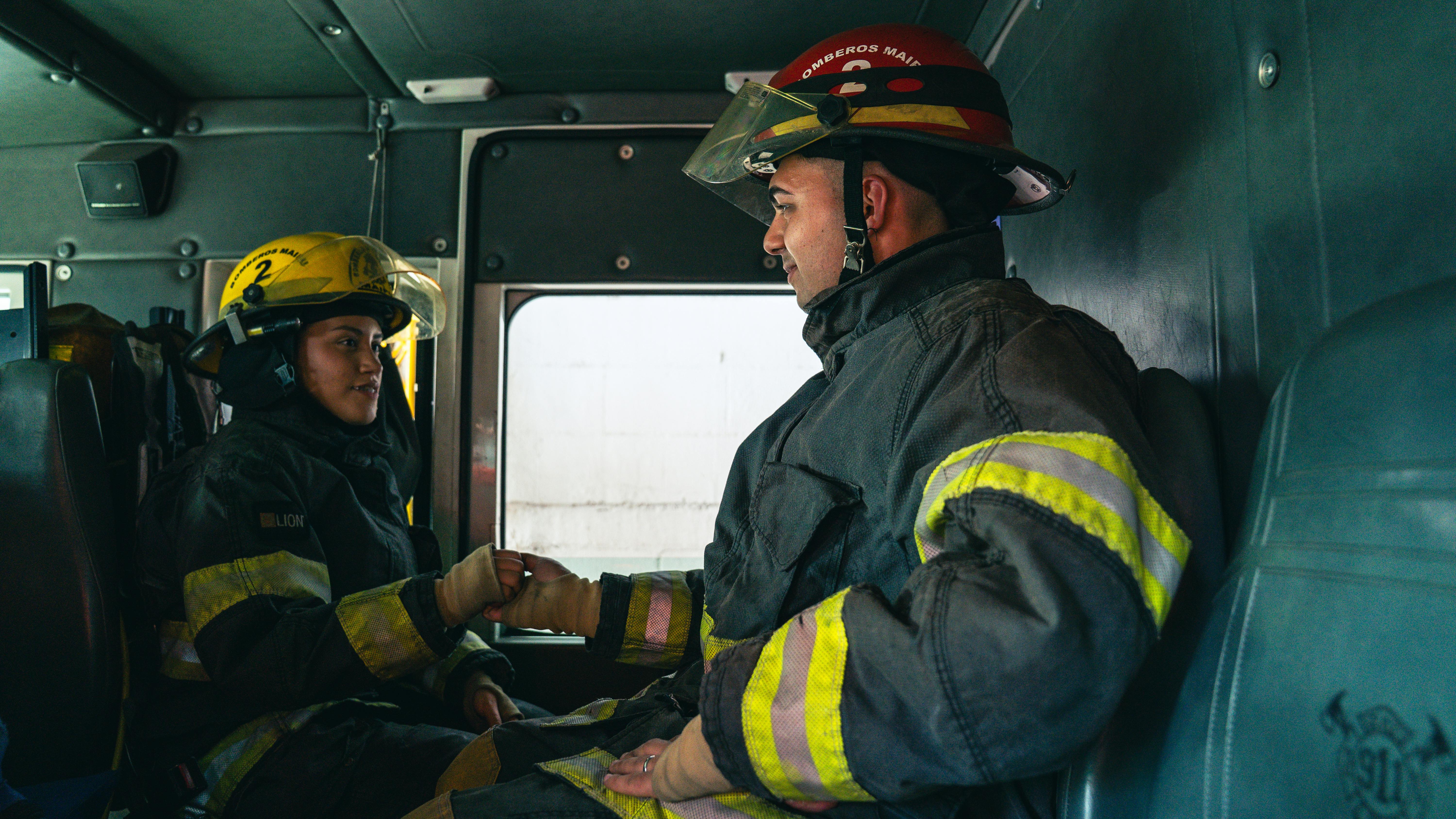 Firefighters Photos, Download The BEST Free Firefighters Stock Photos ...