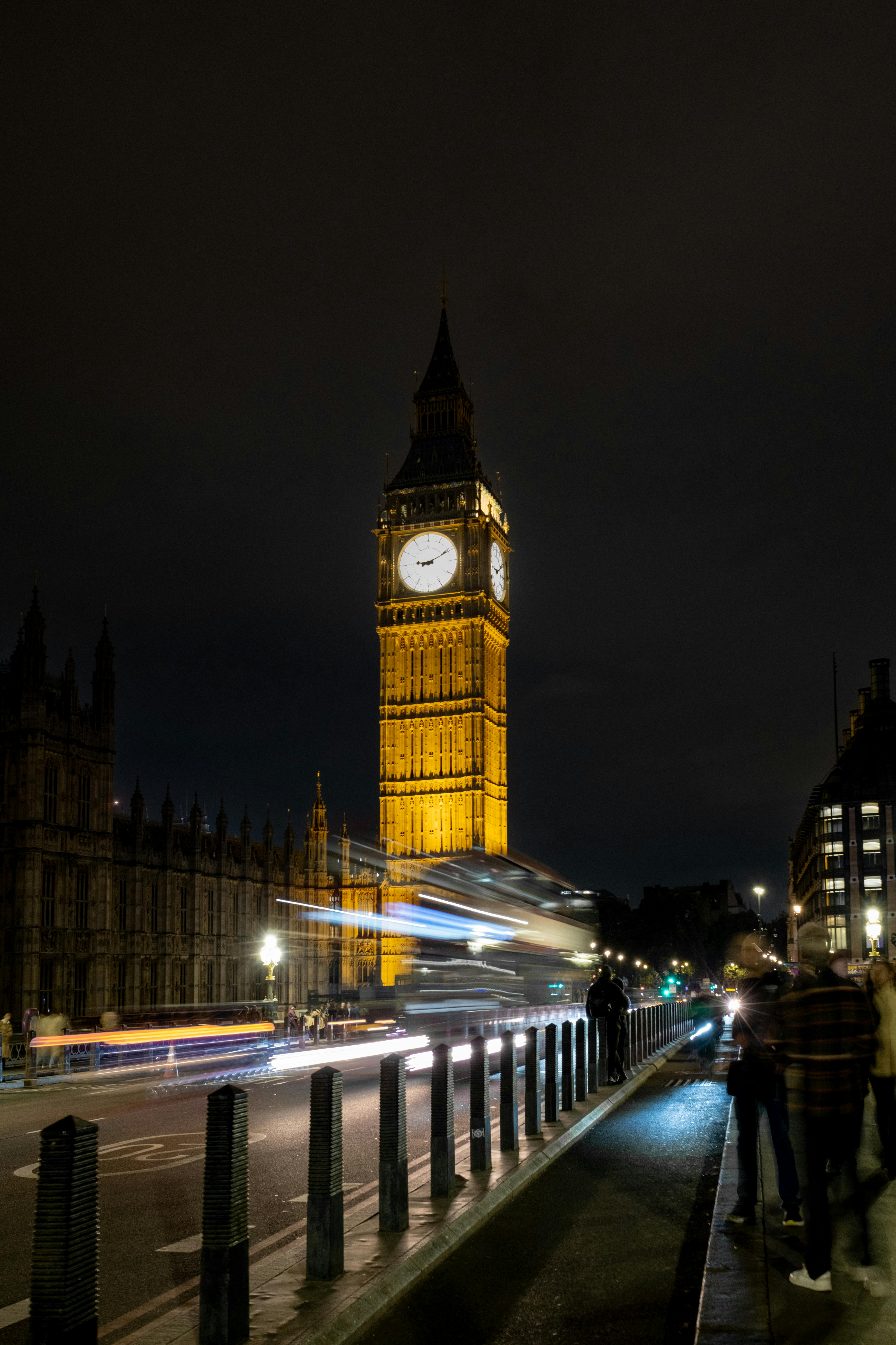 Double Decker In London At Night Photos, Download The BEST Free Double ...