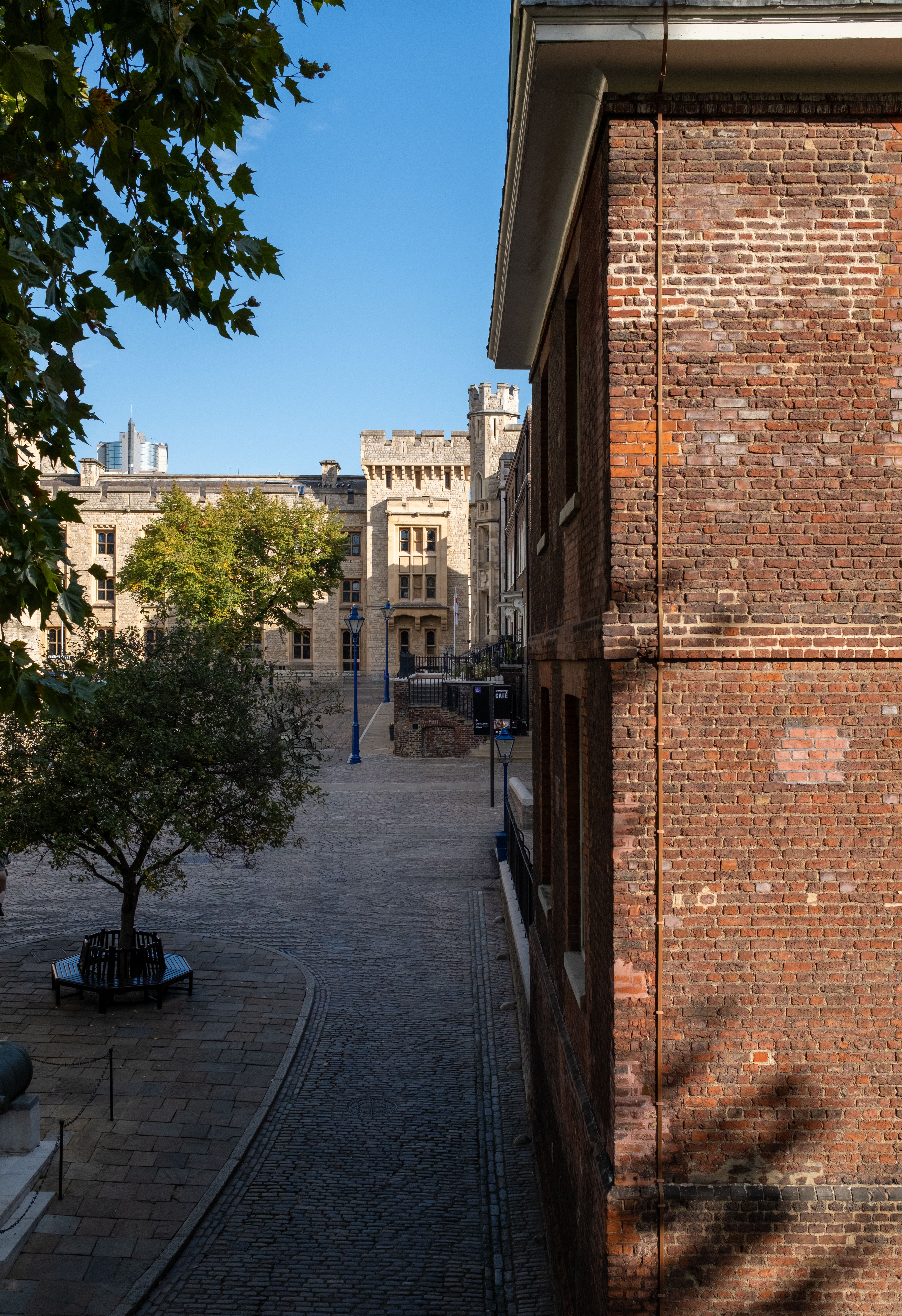 Tower of London Brick Architecture in Daylight · Free Stock Photo
