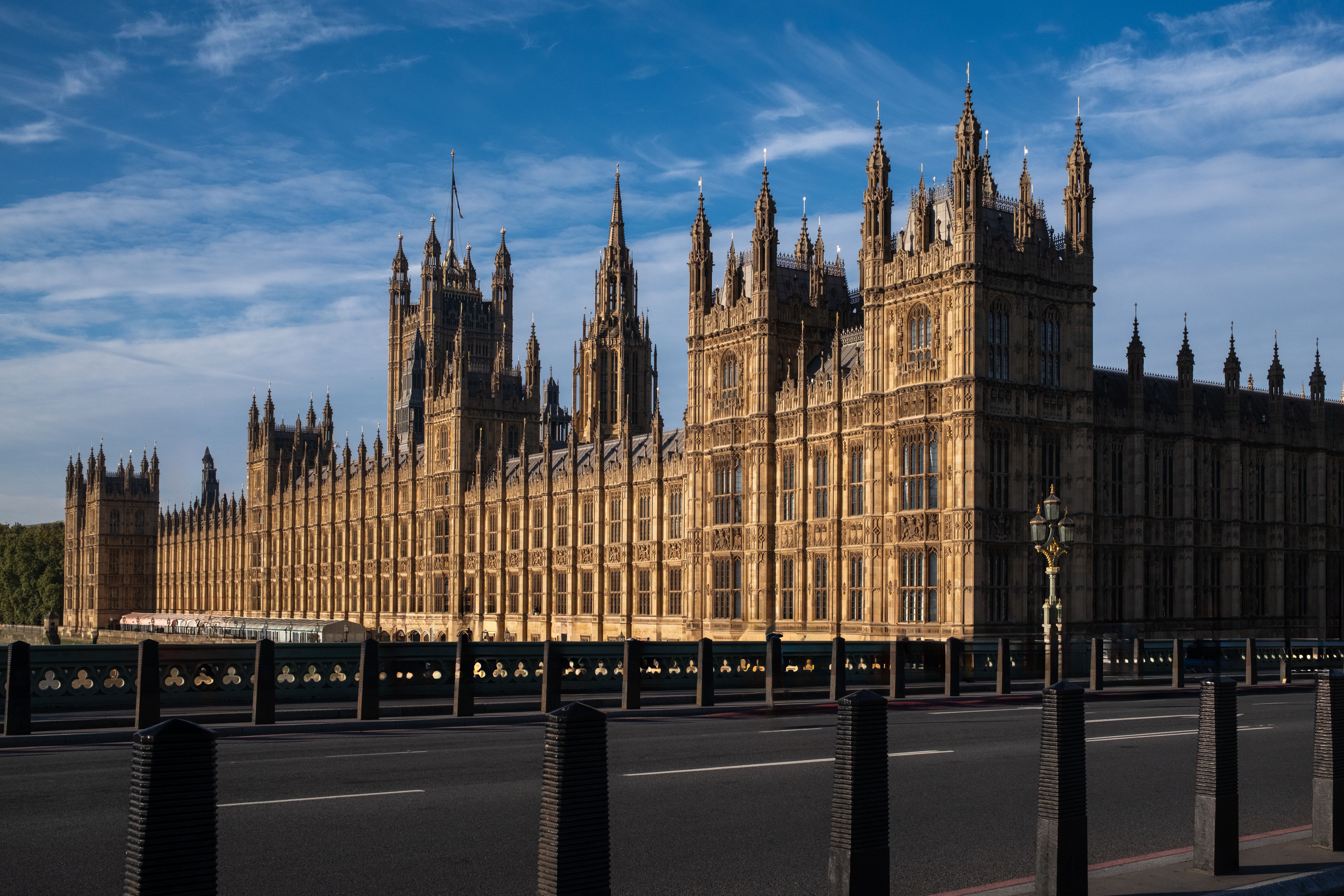 Palace of Westminster under a Sunny Sky · Free Stock Photo