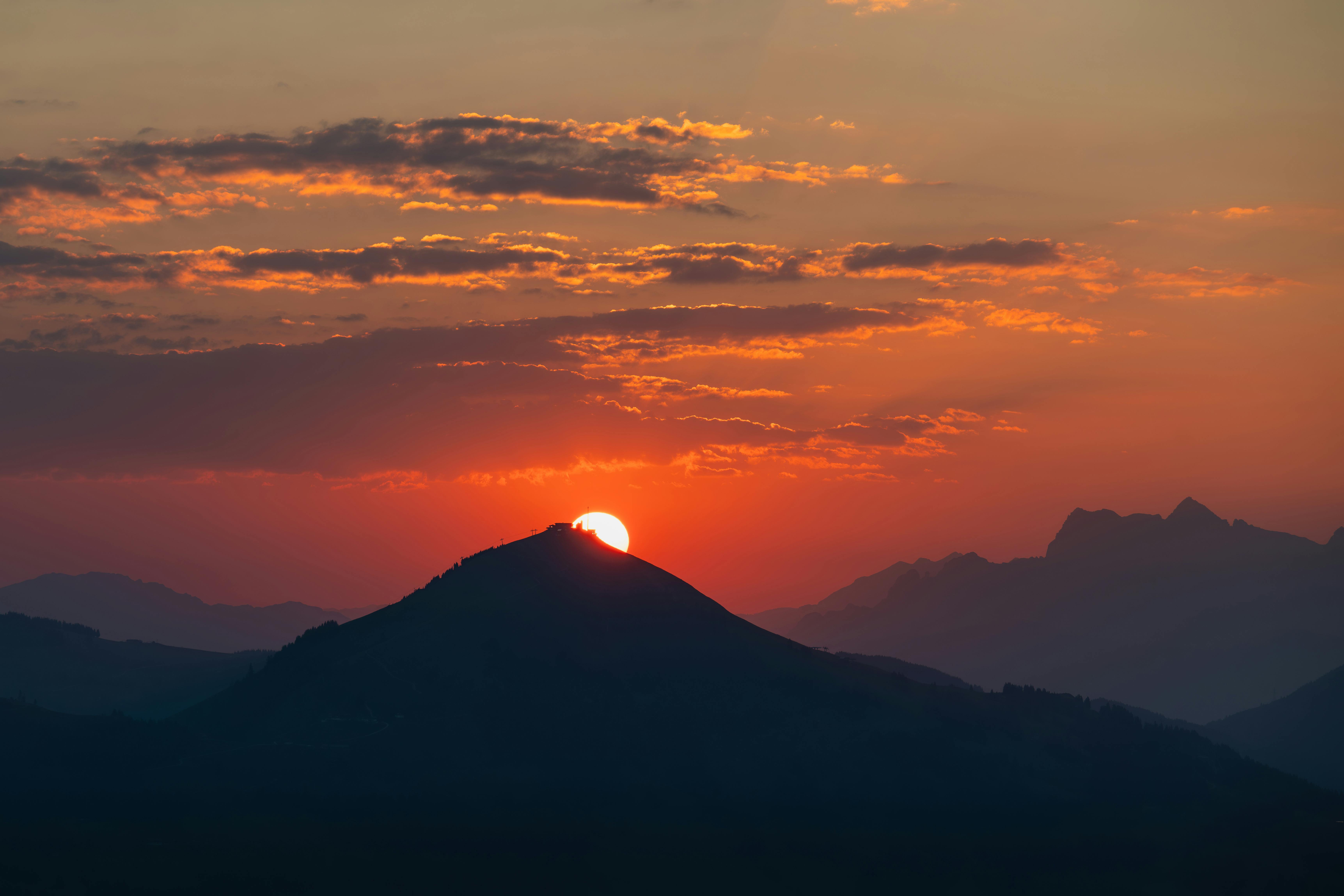 Amanecer Sobre Las Montañas De Wildschönau En Austria · Foto de stock gratuita