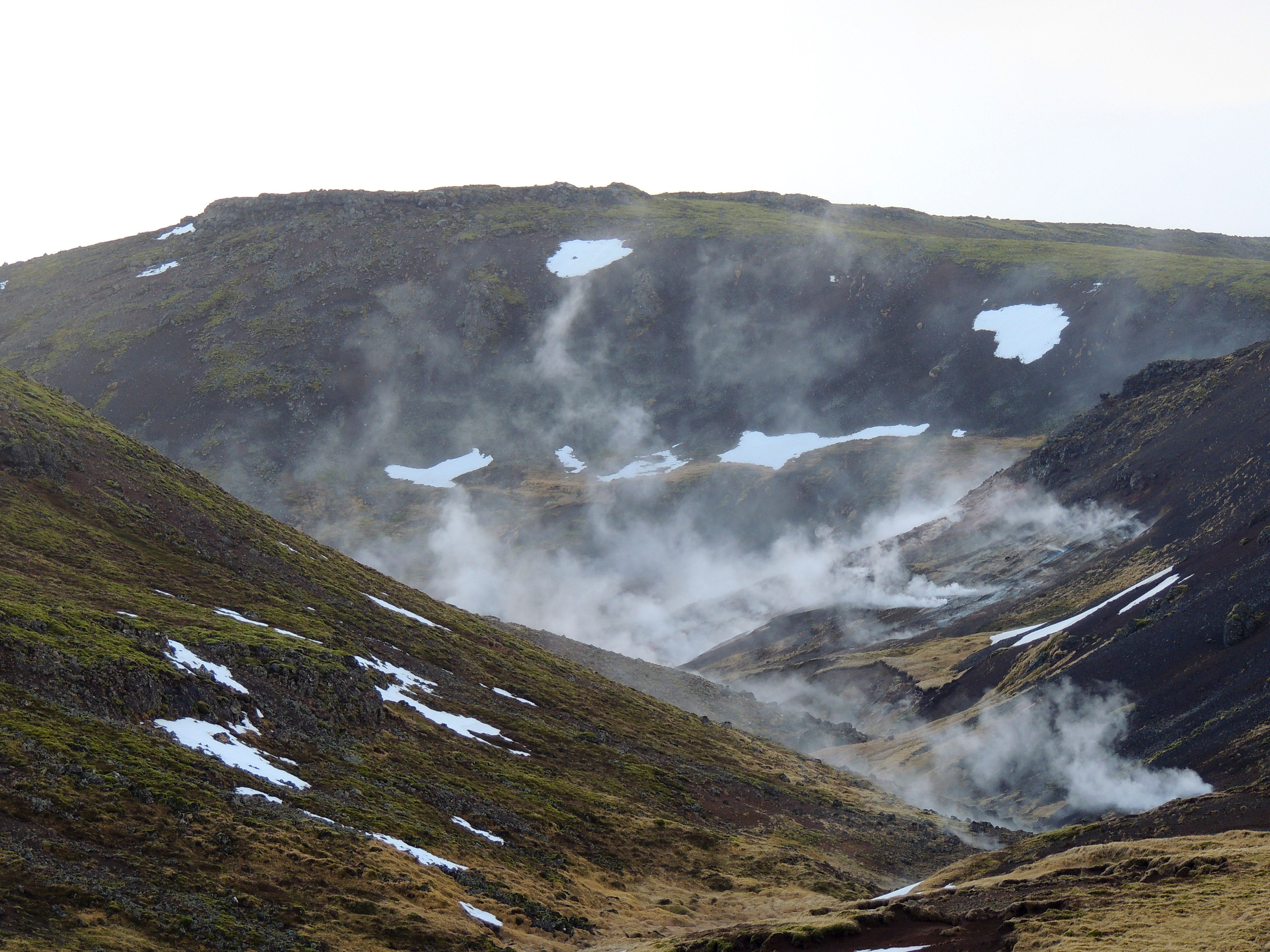 Scenic Icelandic Geothermal Landscape · Free Stock Photo
