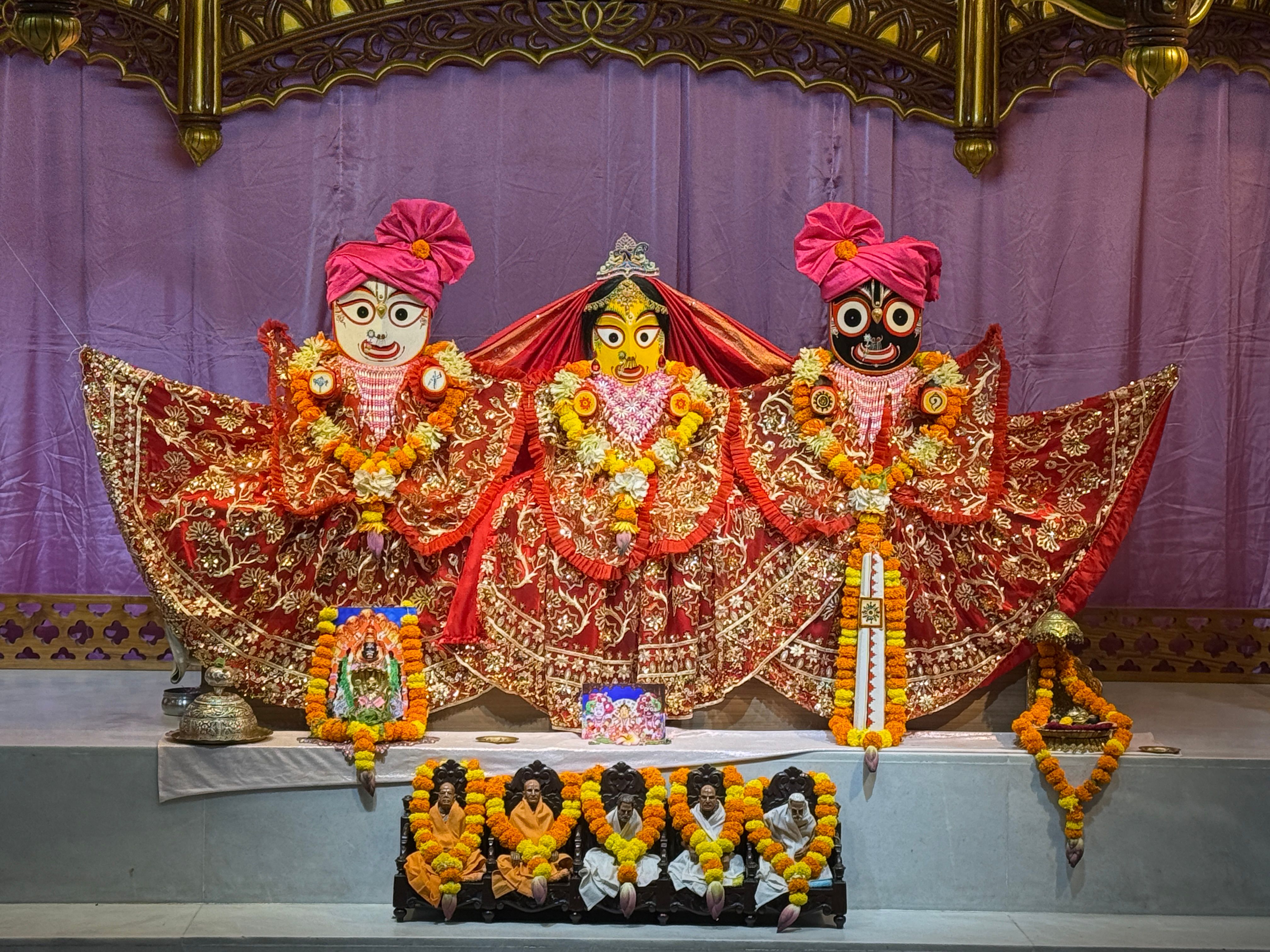 Colorful Traditional Indian Deity Statues Display · Free Stock Photo
