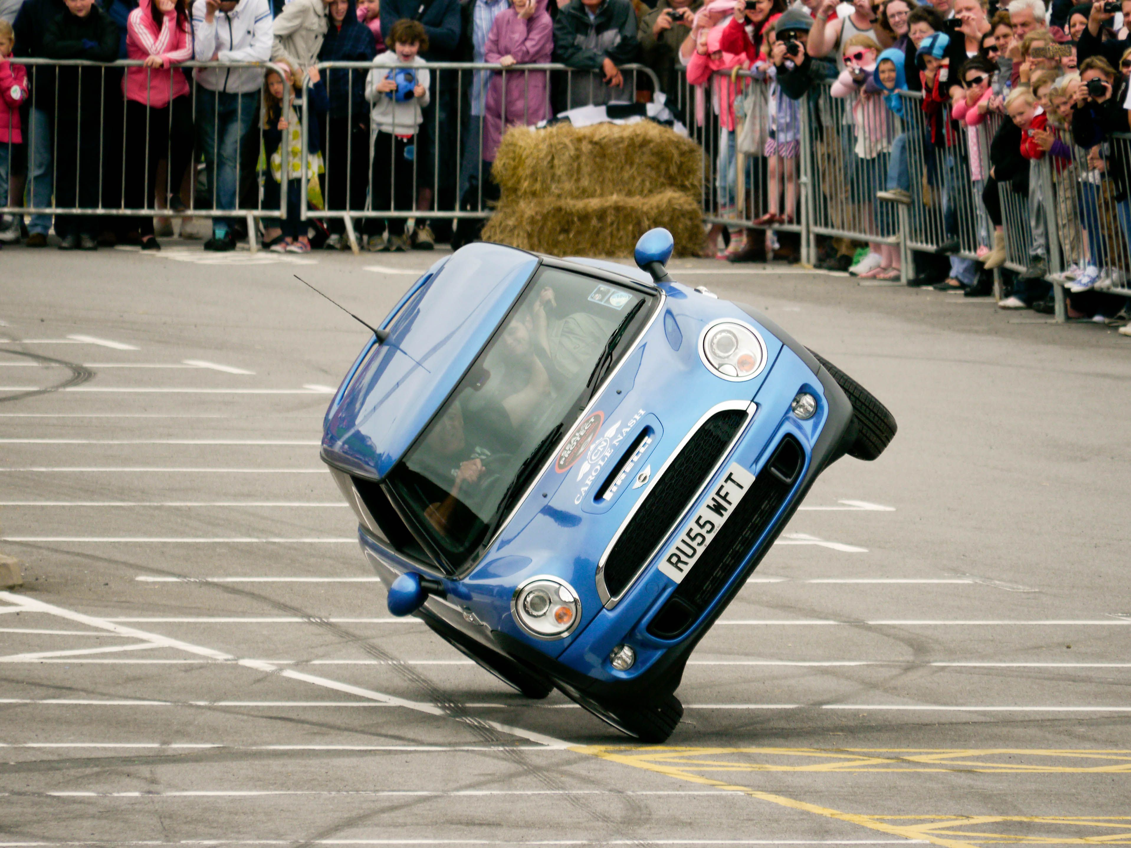 Exciting Car Stunt Show at Saltburn-by-the-Sea · Free Stock Photo