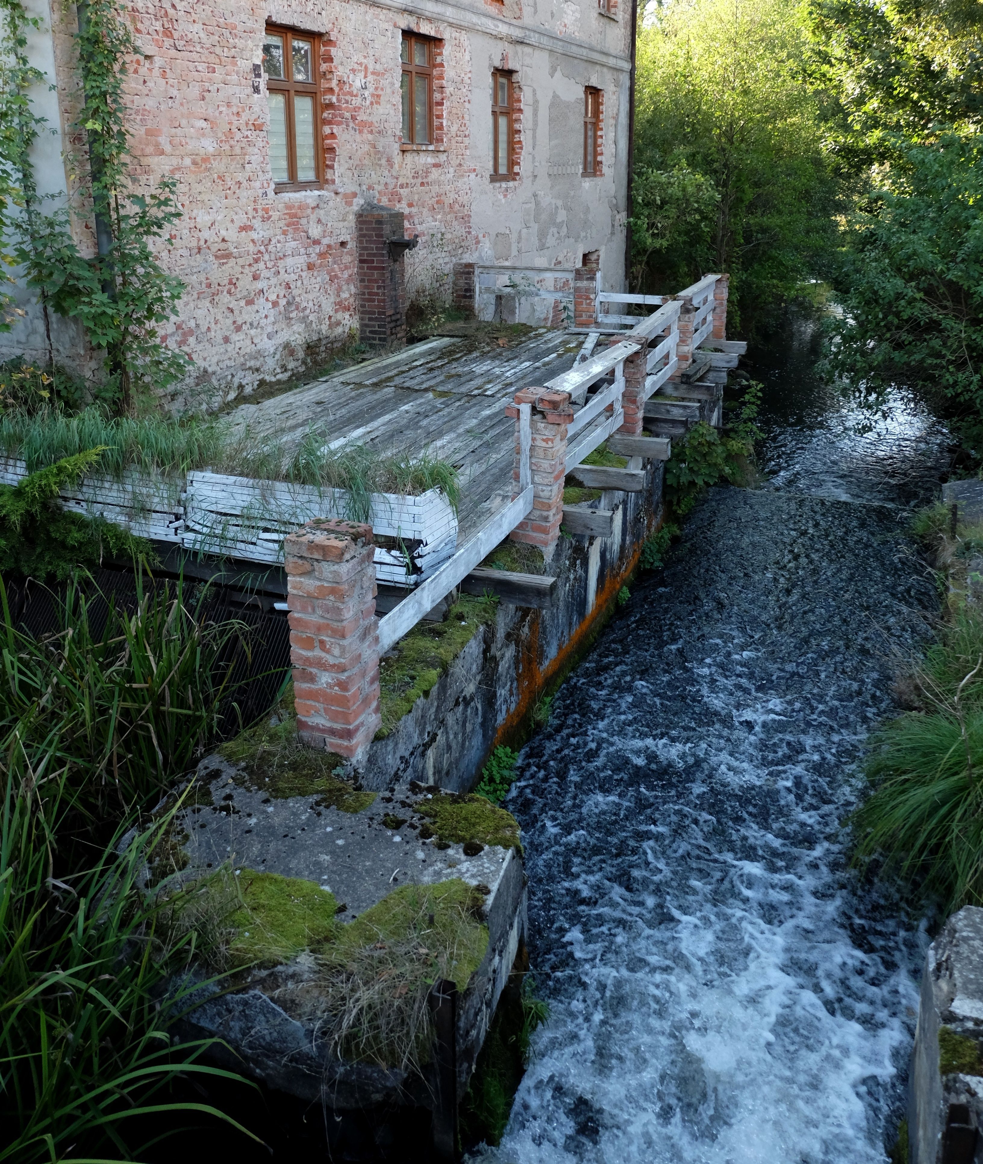 Old Brick Mill by a Flowing Stream · Free Stock Photo