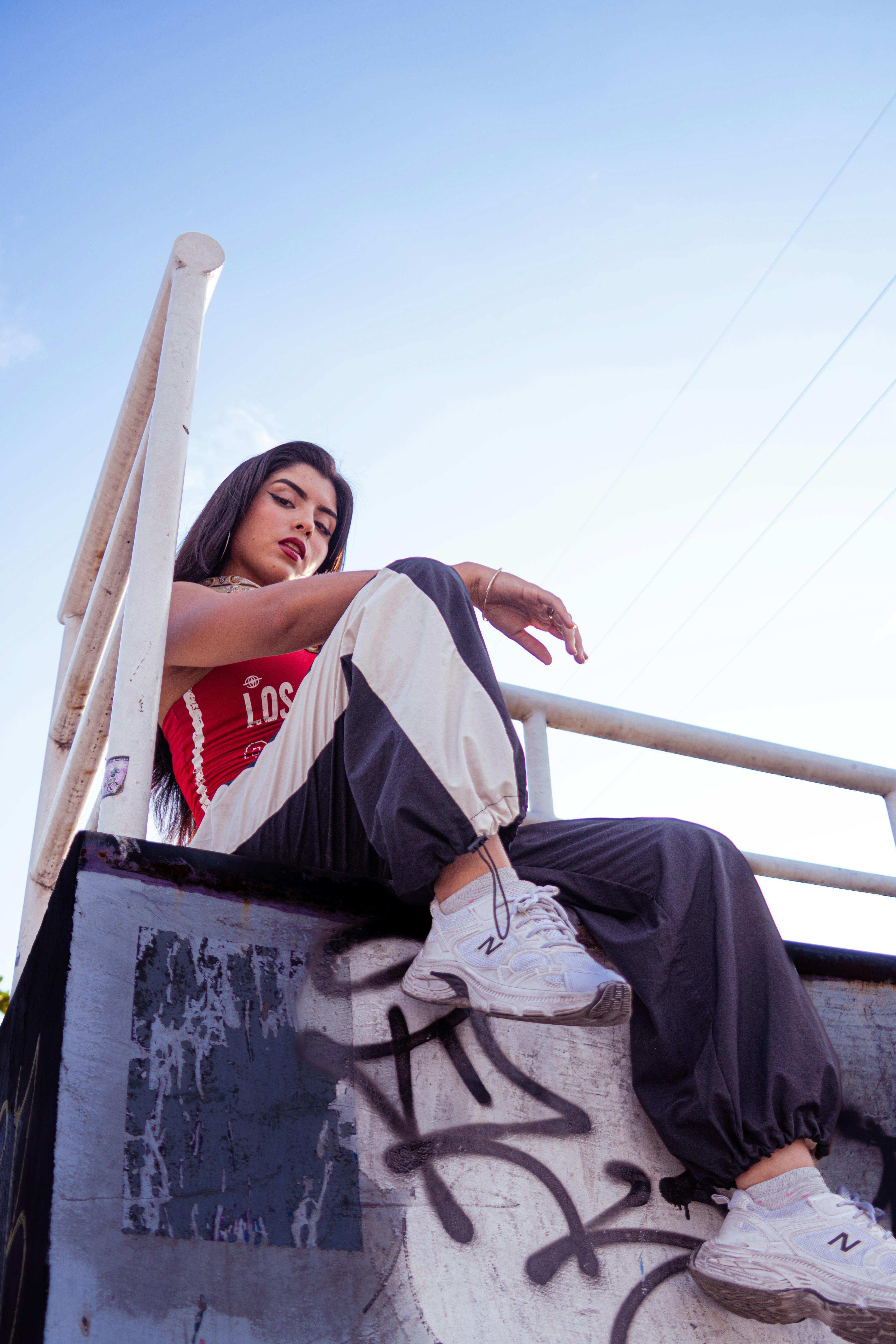 Suggestive Female Pose Photos, Download The BEST Free Suggestive Female ...