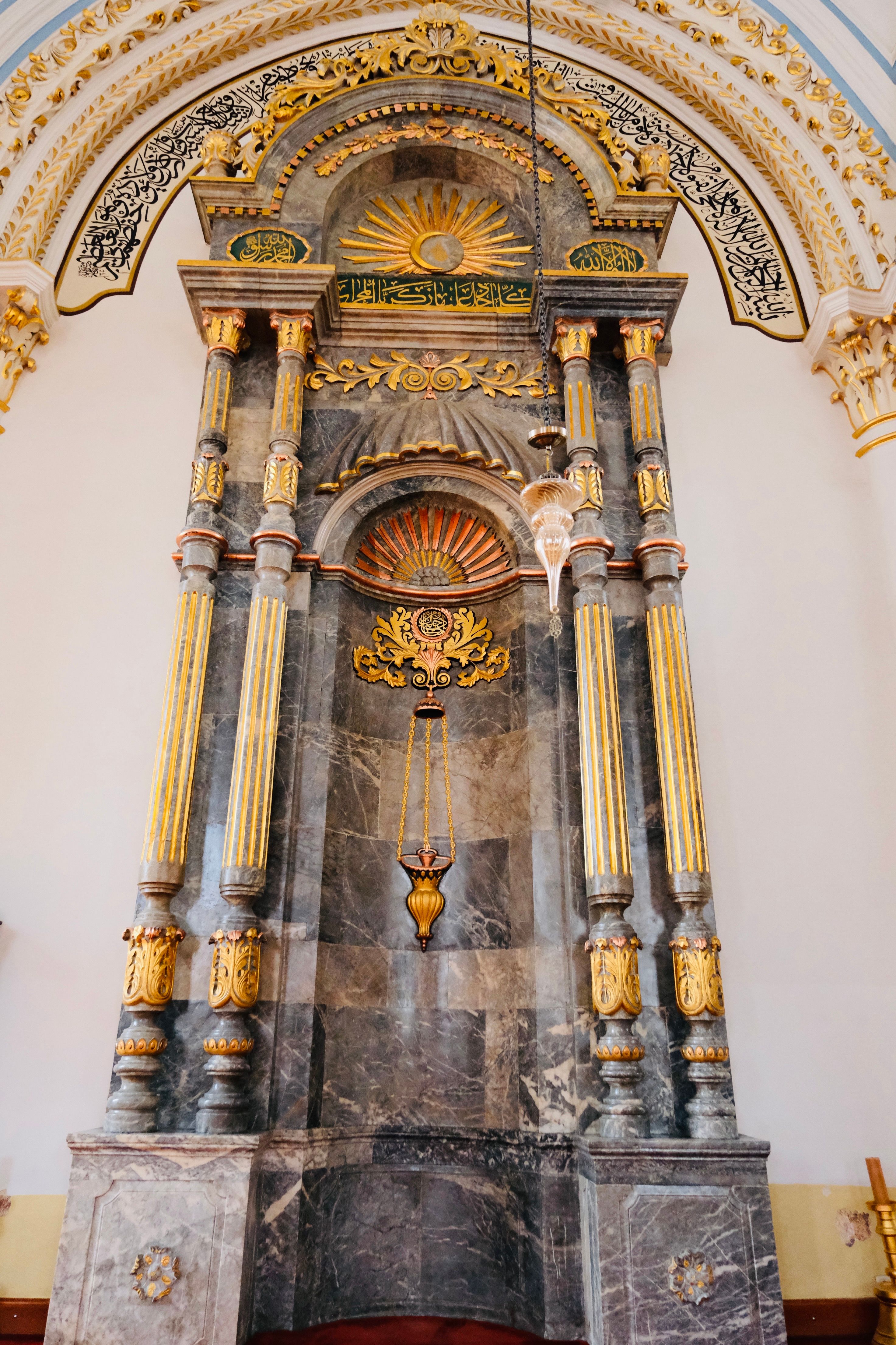 Ornate Religious Architectural Altar Design · Free Stock Photo