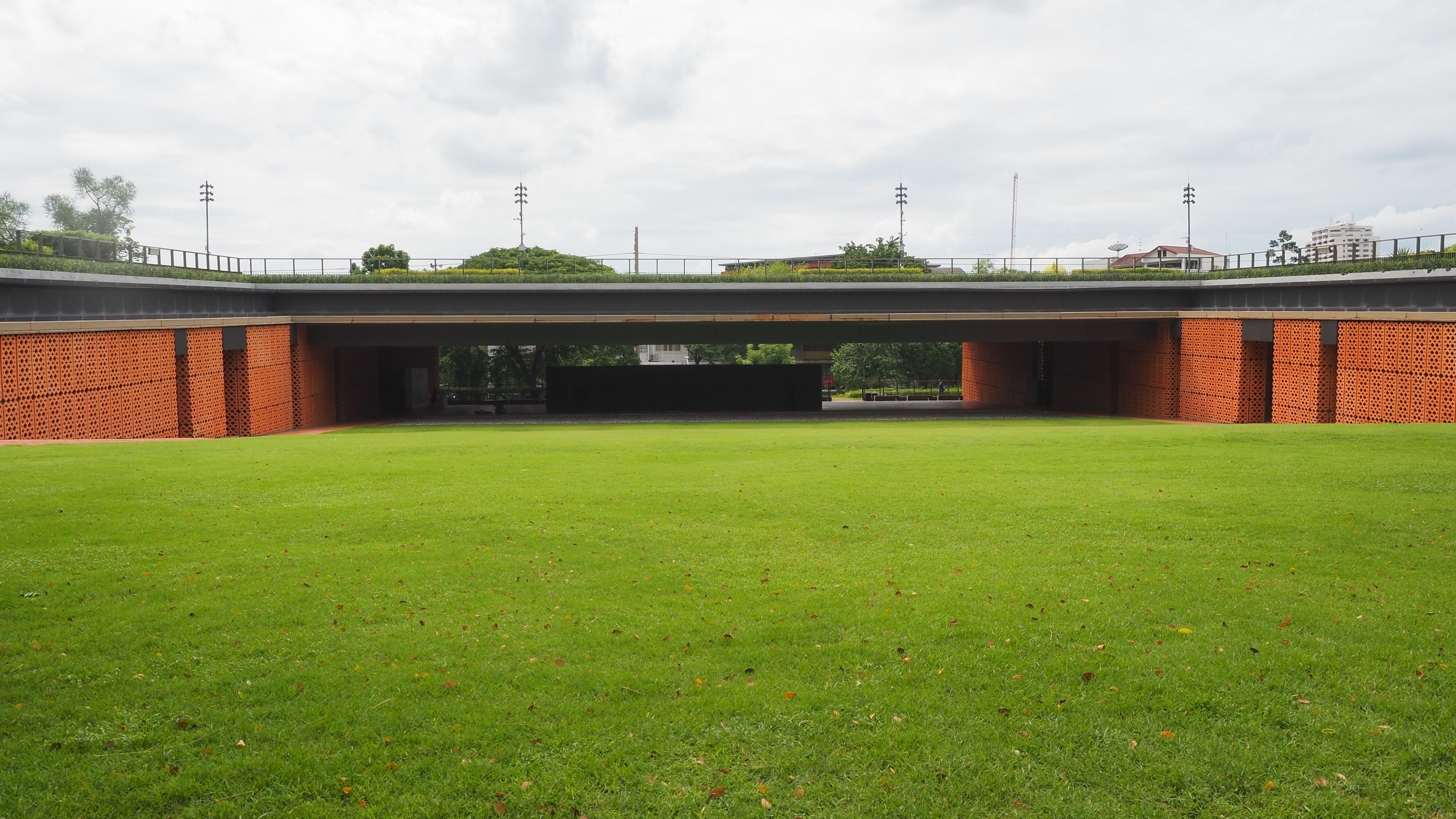 Modern Outdoor Park with Green Lawn and Bridge · Free Stock Photo