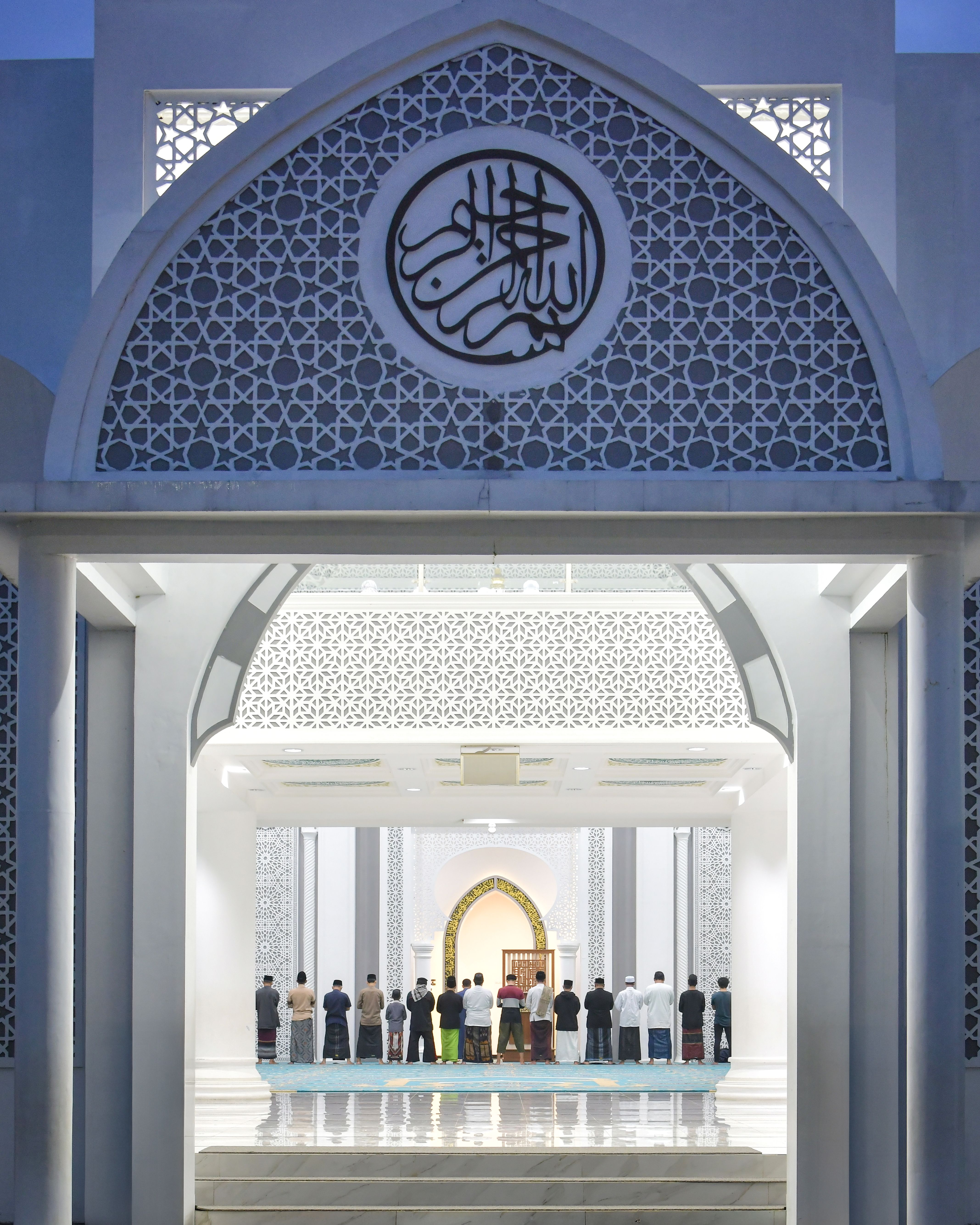 Elegant Evening Prayer at an Indonesian Mosque · Free Stock Photo