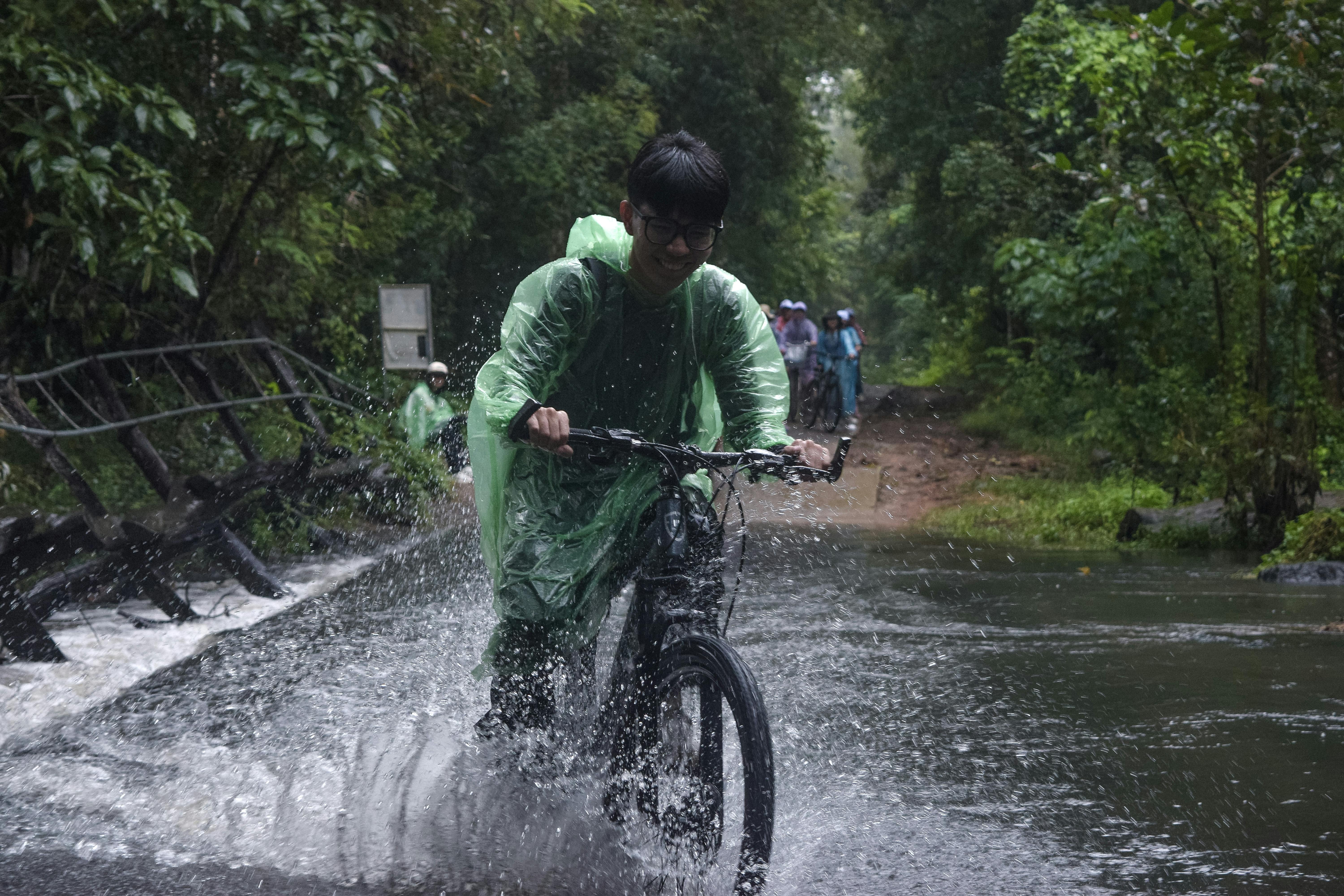 Riding Bike Photos, Download The BEST Free Riding Bike Stock Photos ...