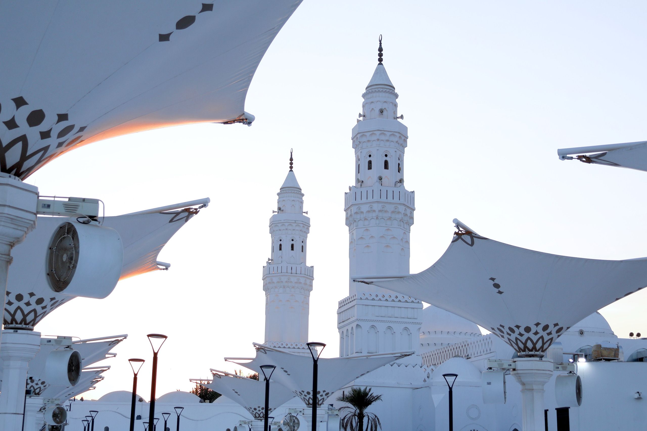 Elegant Architecture in Madinah, Saudi Arabia · Free Stock Photo