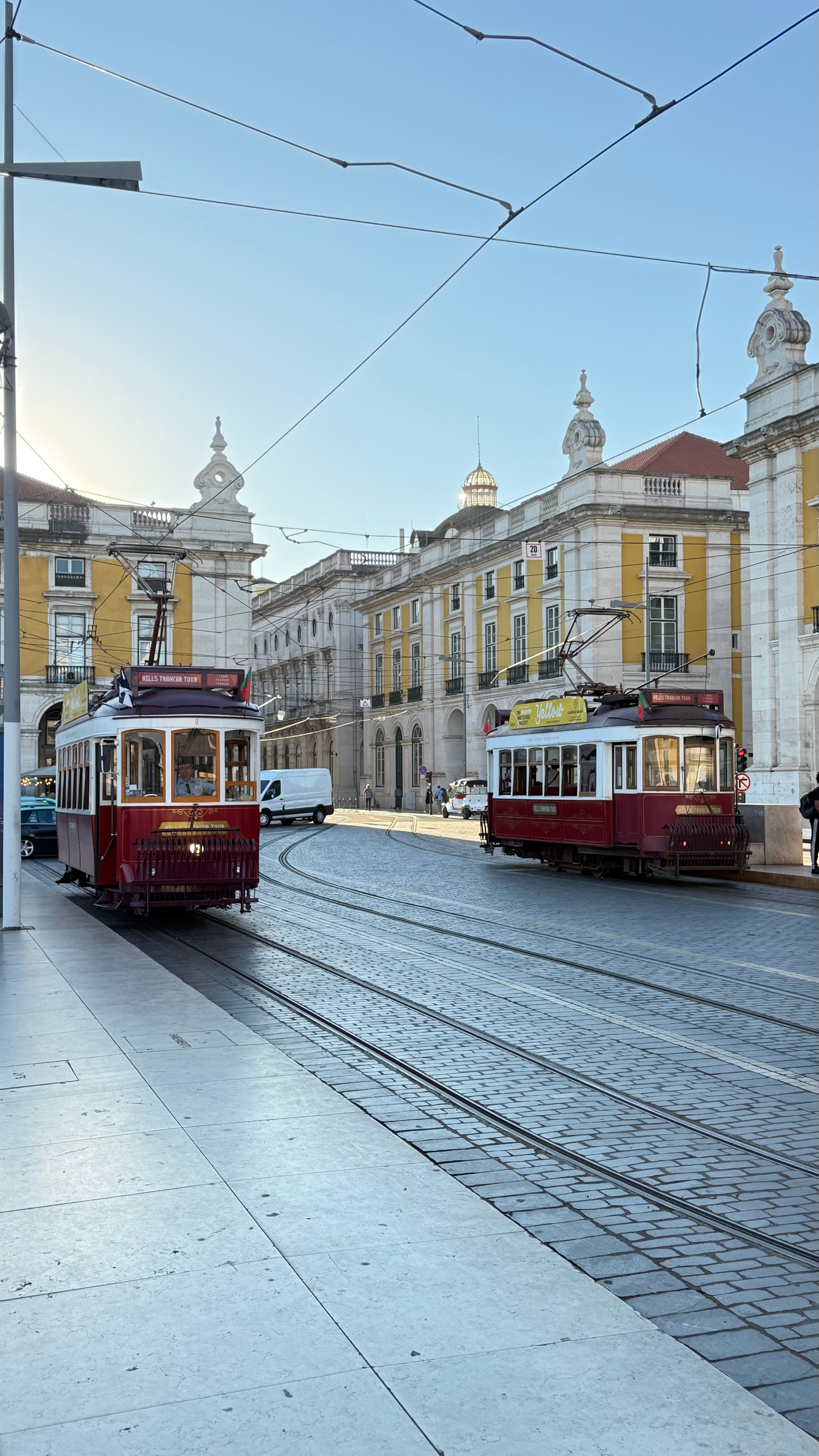 Bondes Históricos Nas Ruas Icônicas De Lisboa · Foto profissional gratuita