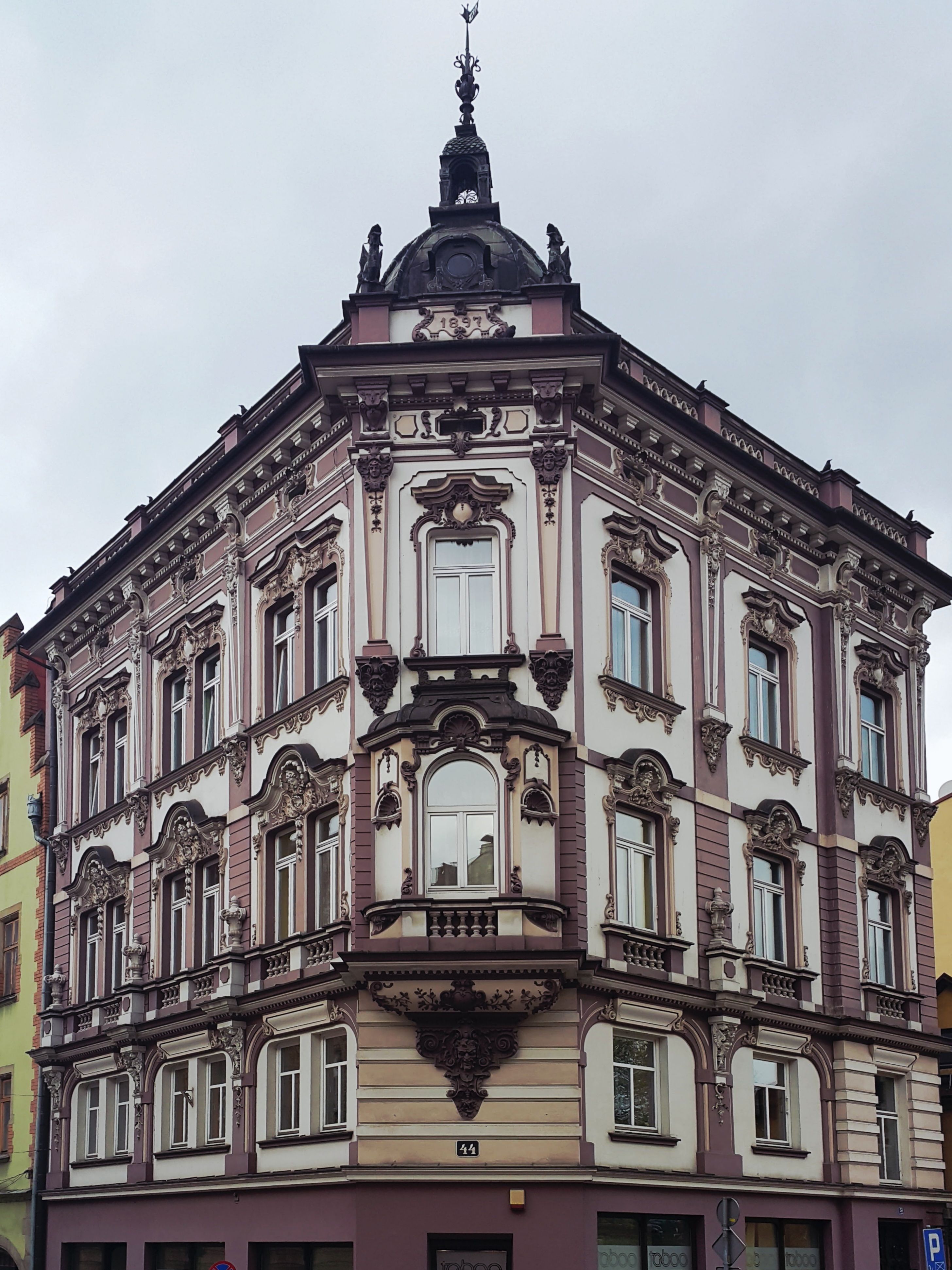 Ornate Historic Building in Urban Setting · Free Stock Photo