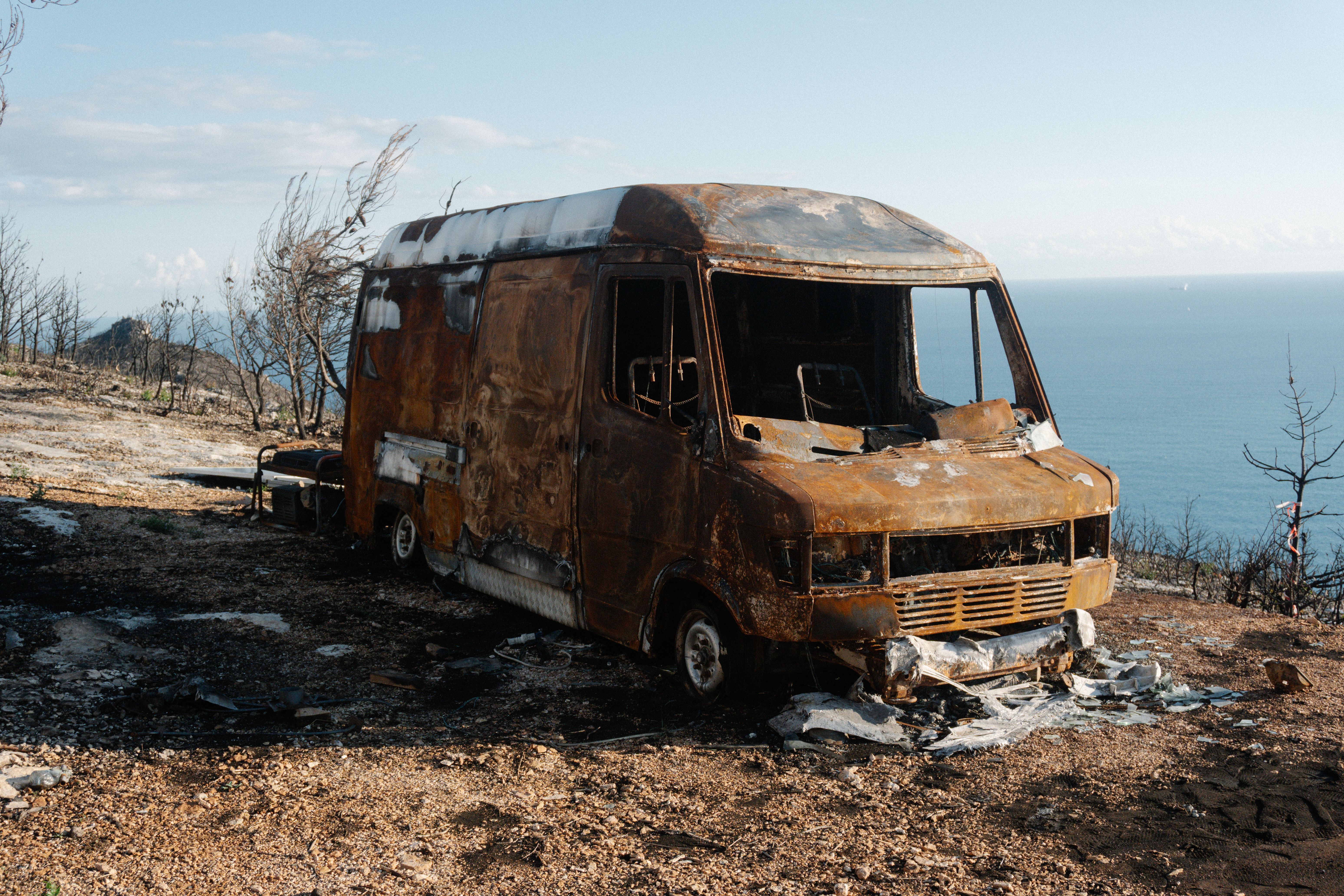 Rusty Abandoned Van on Coastal Clifftop · Free Stock Photo