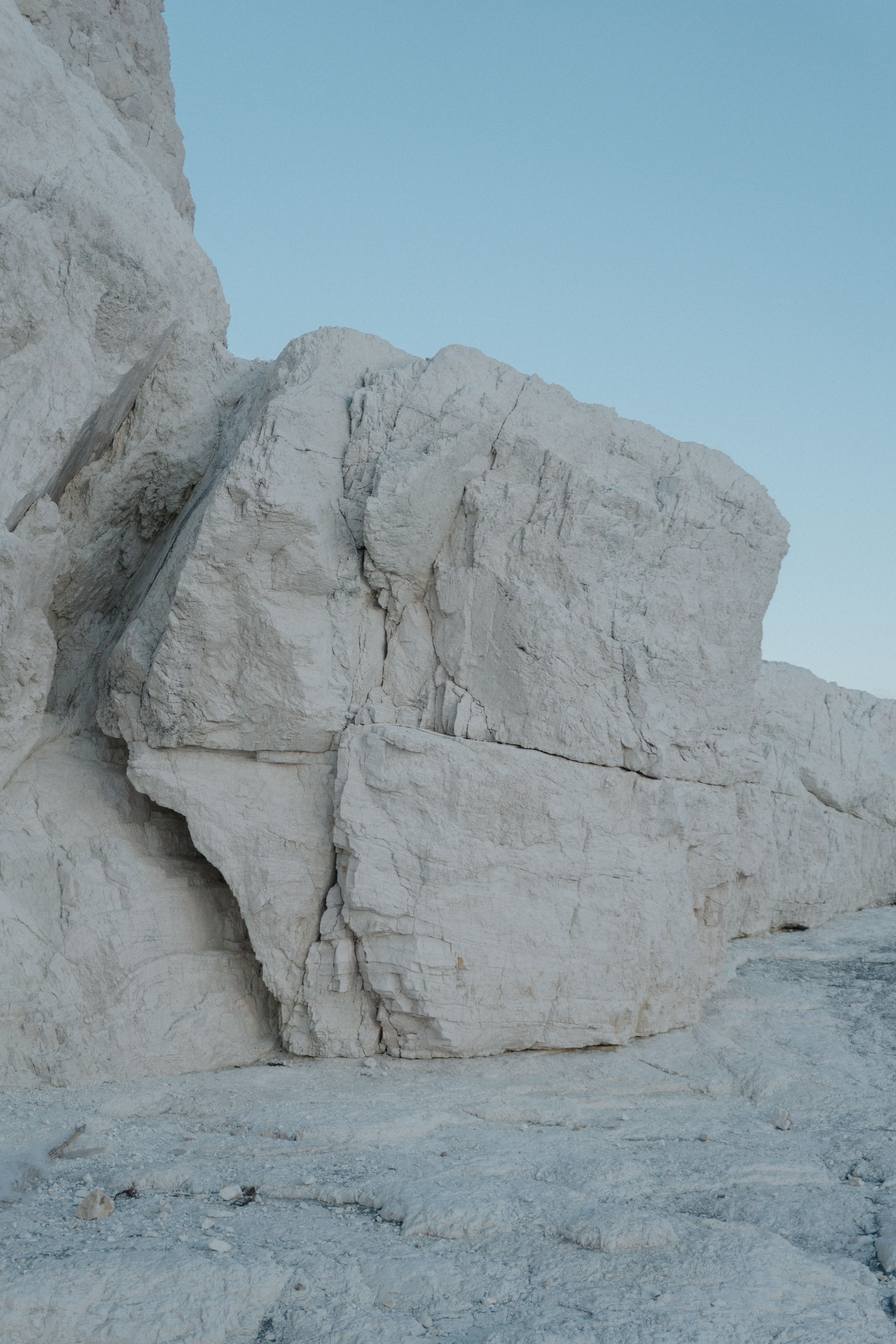 Stunning View of White Rock Formation in Daylight · Free Stock Photo