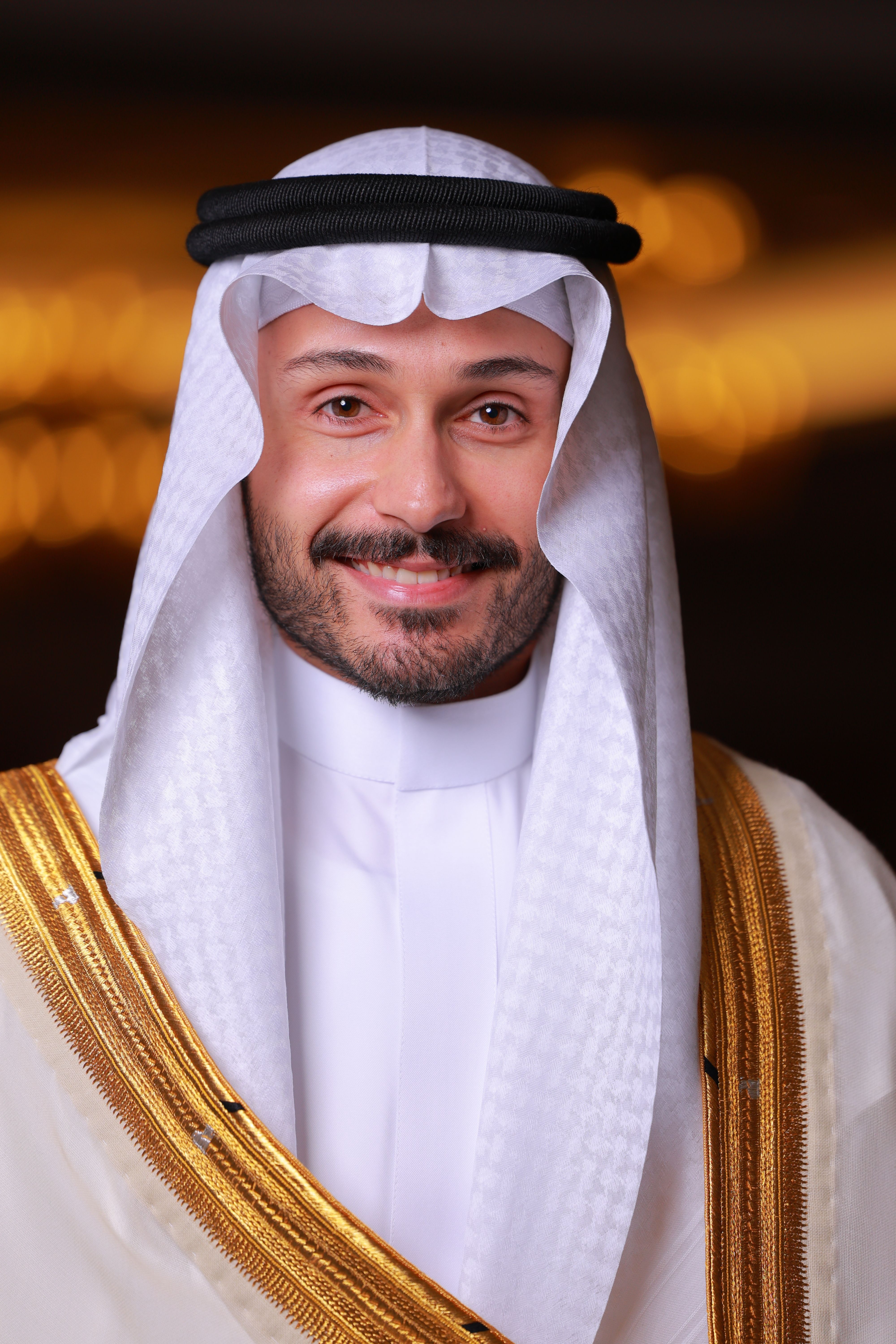 Portrait of a Man in Traditional Middle Eastern Attire · Free Stock Photo