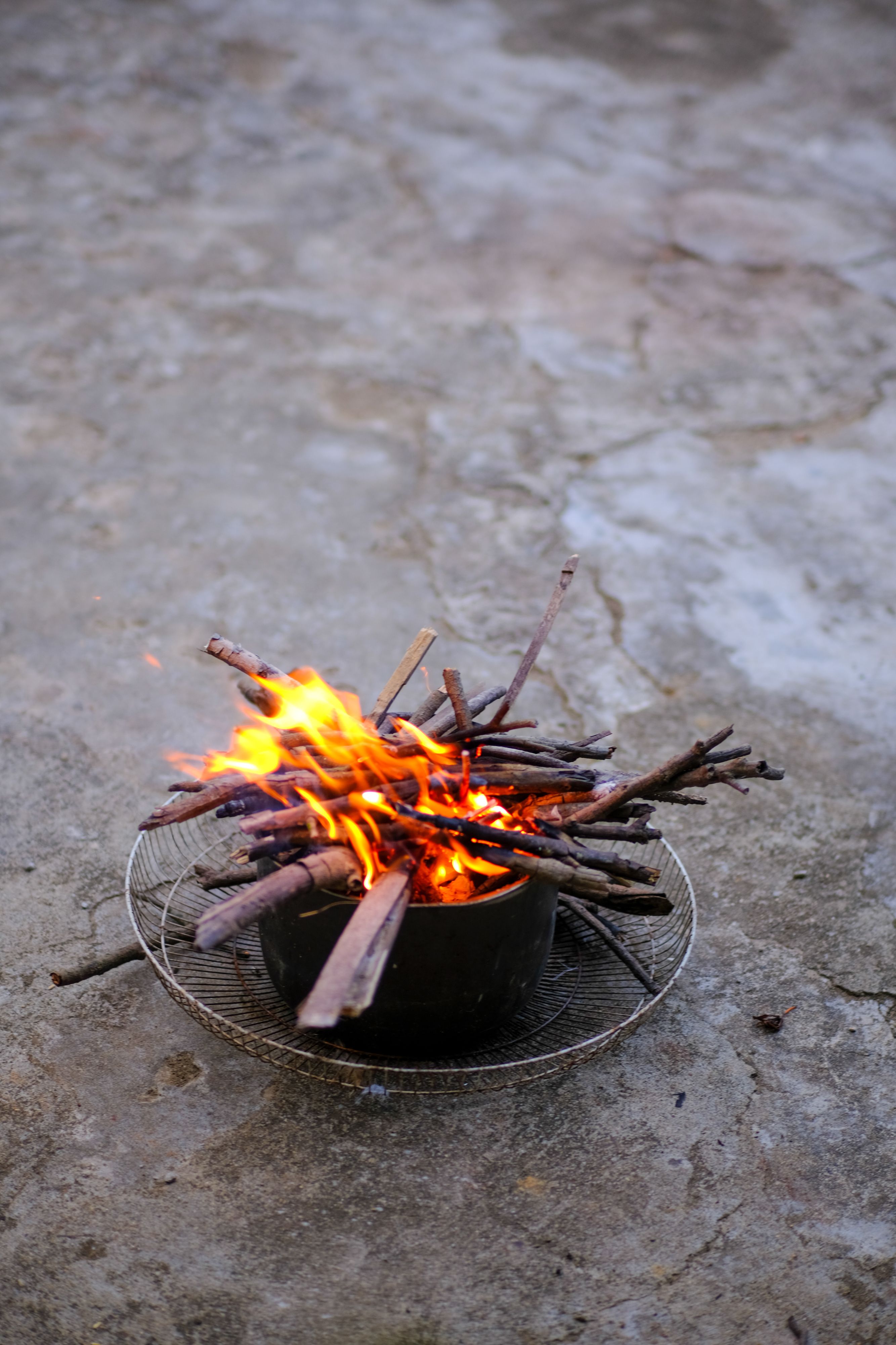 Traditional Vietnamese Outdoor Cooking with Fire · Free Stock Photo