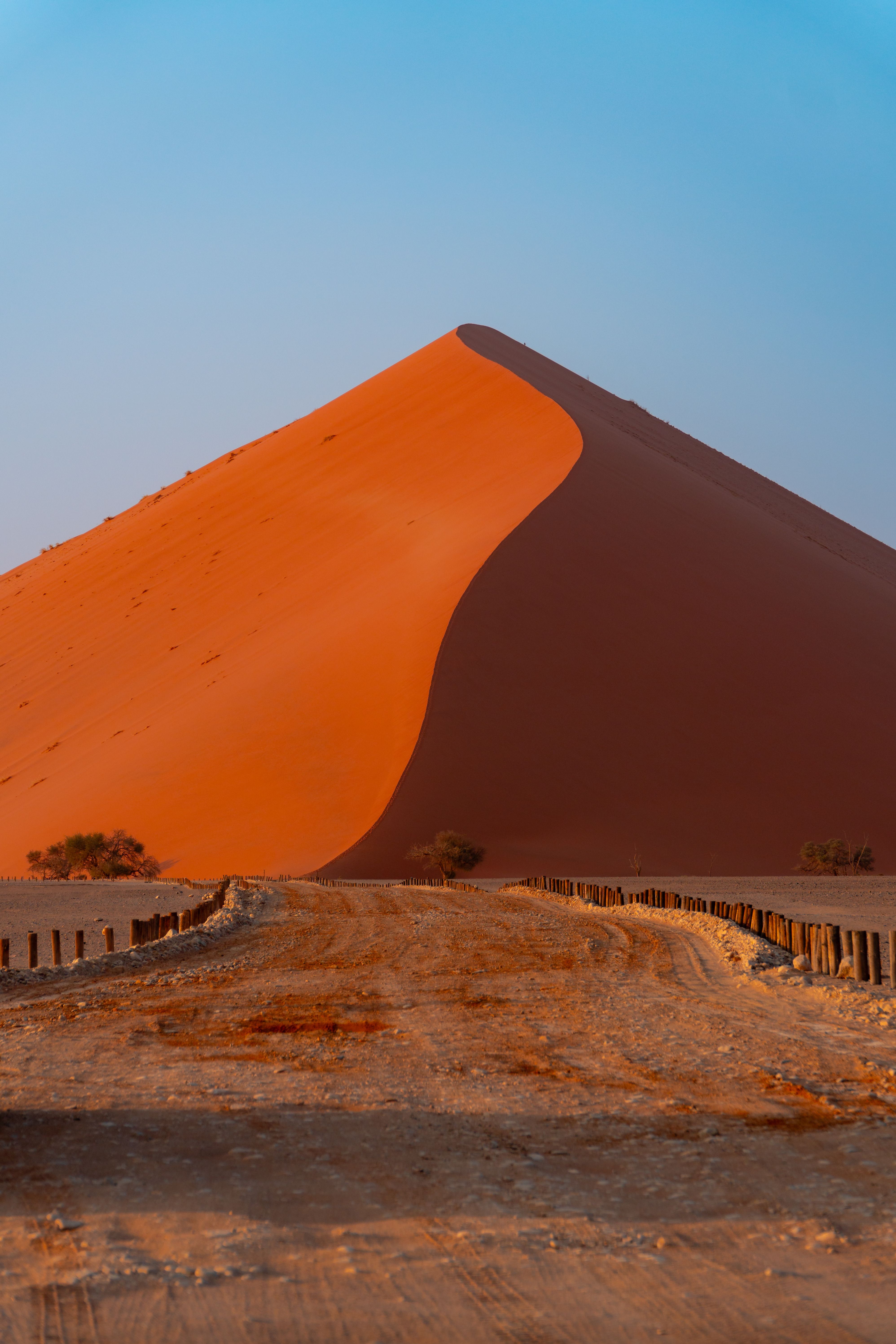 Striking Sand Dune at Sossusvlei, Namibia · Free Stock Photo