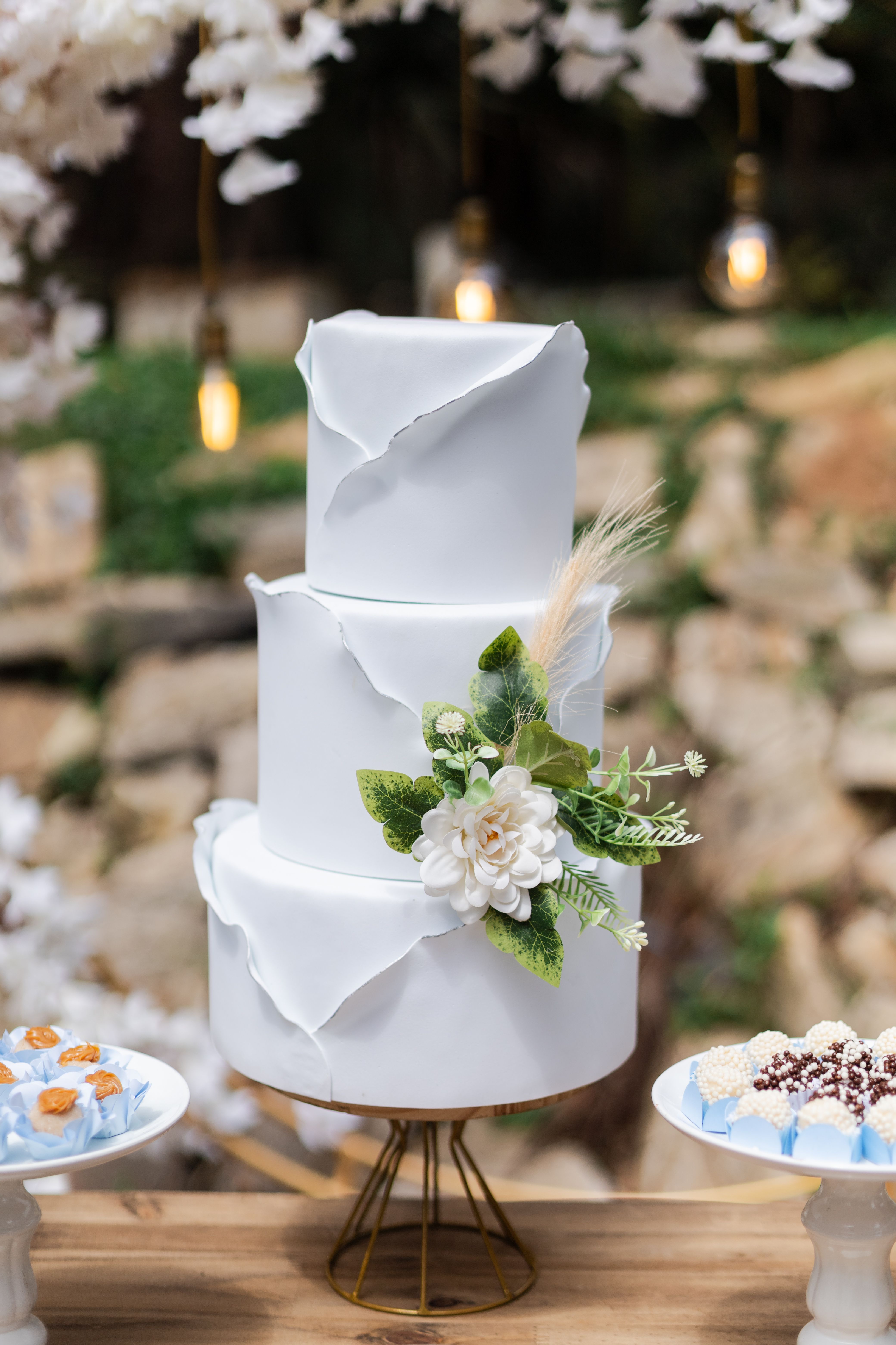 A White Weeding Cake · Free Stock Photo