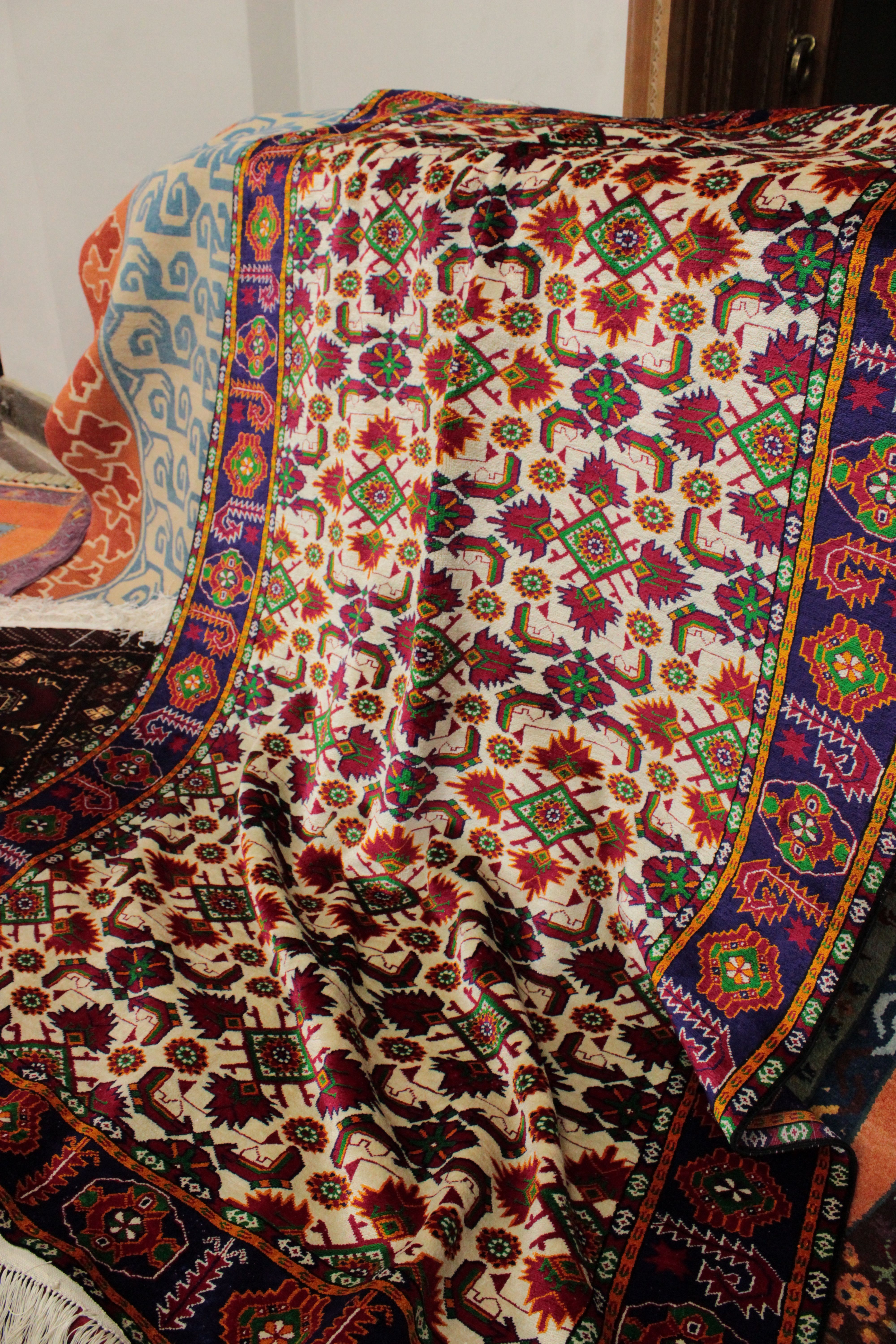 Handmade Colorful Rugs on a Market · Free Stock Photo