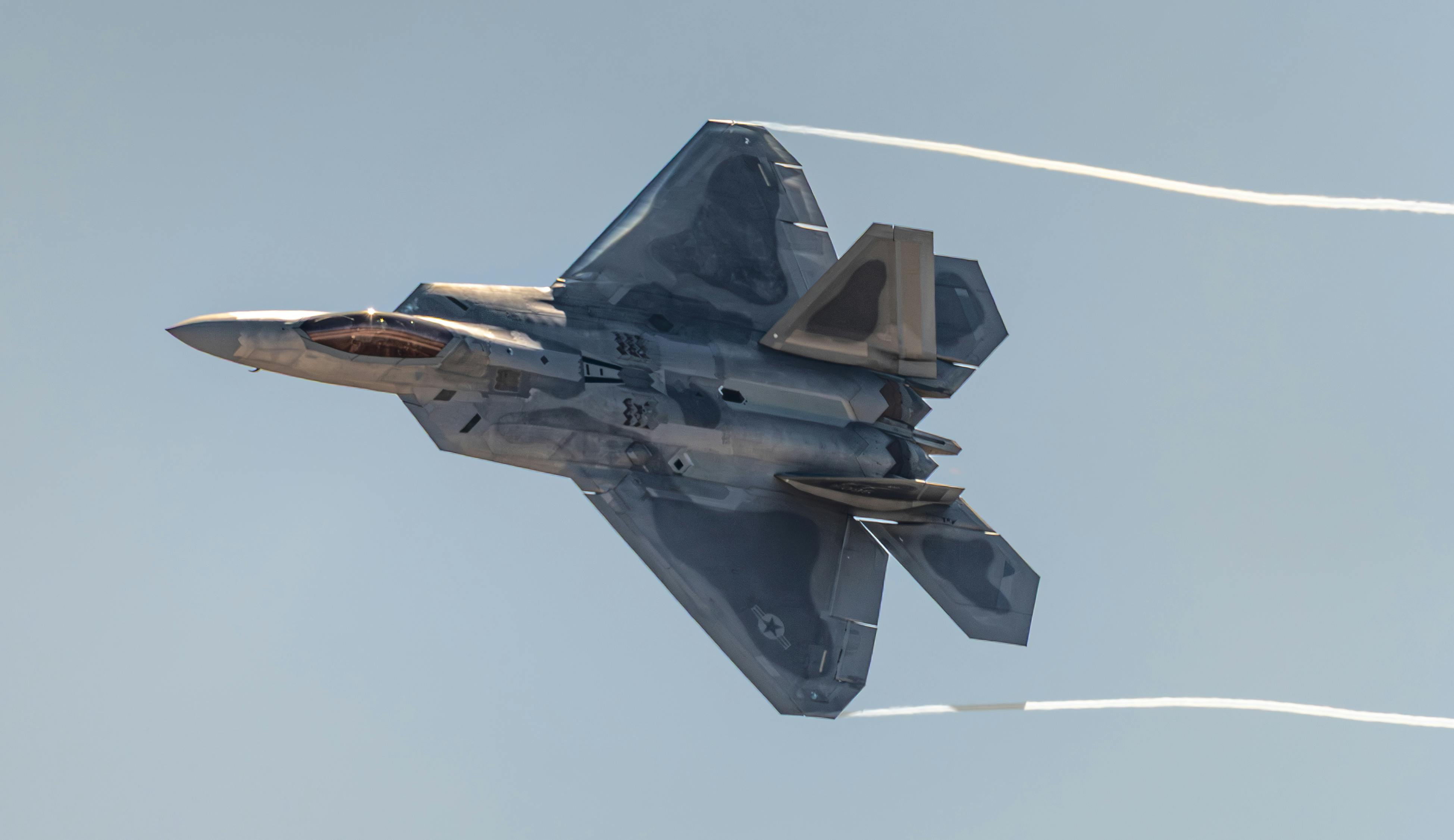F-22 Raptor Jet Performing Aerobatics at Air Show · Free Stock Photo