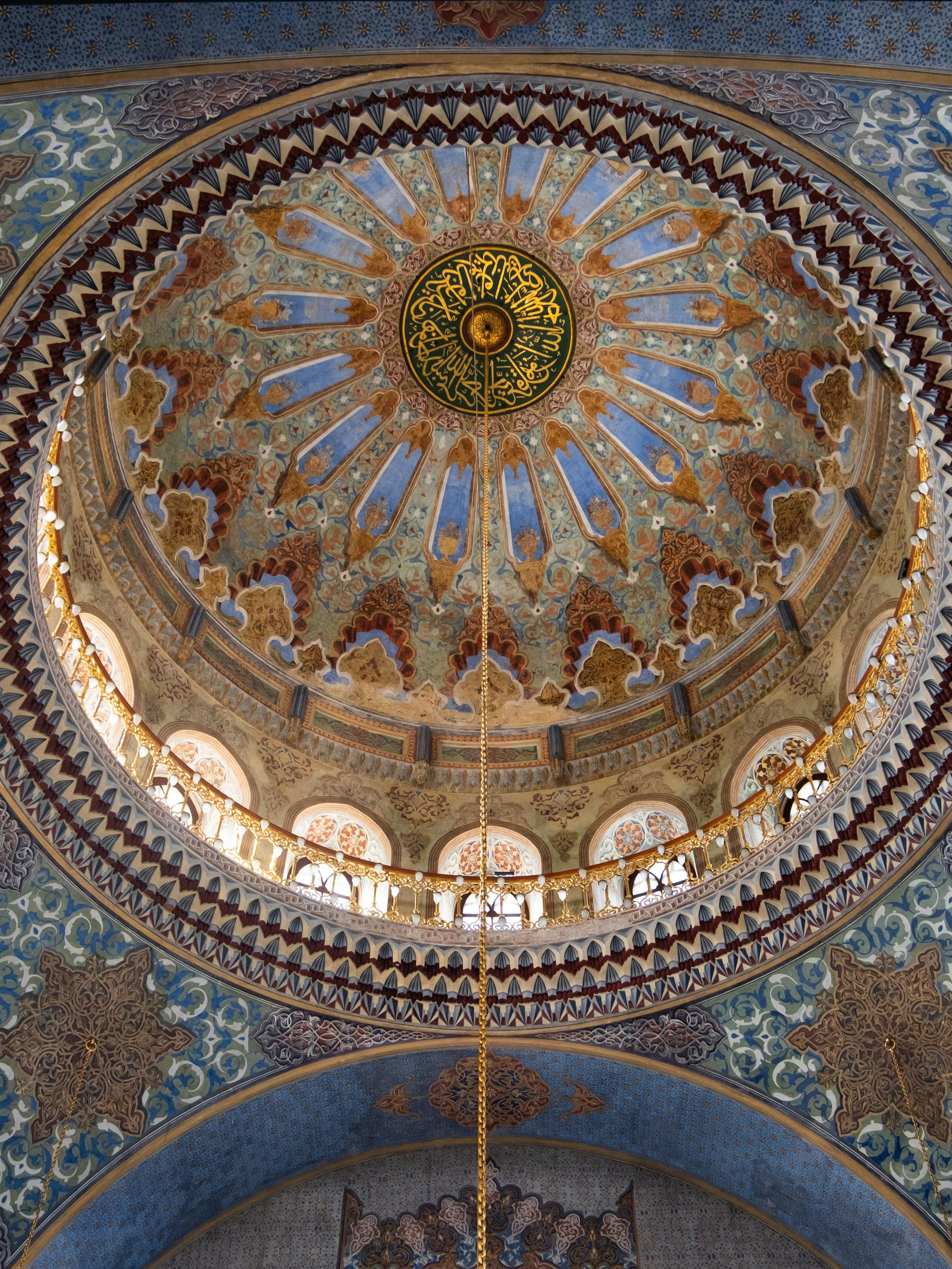 Intricate Islamic Ceiling Architecture Design · Free Stock Photo