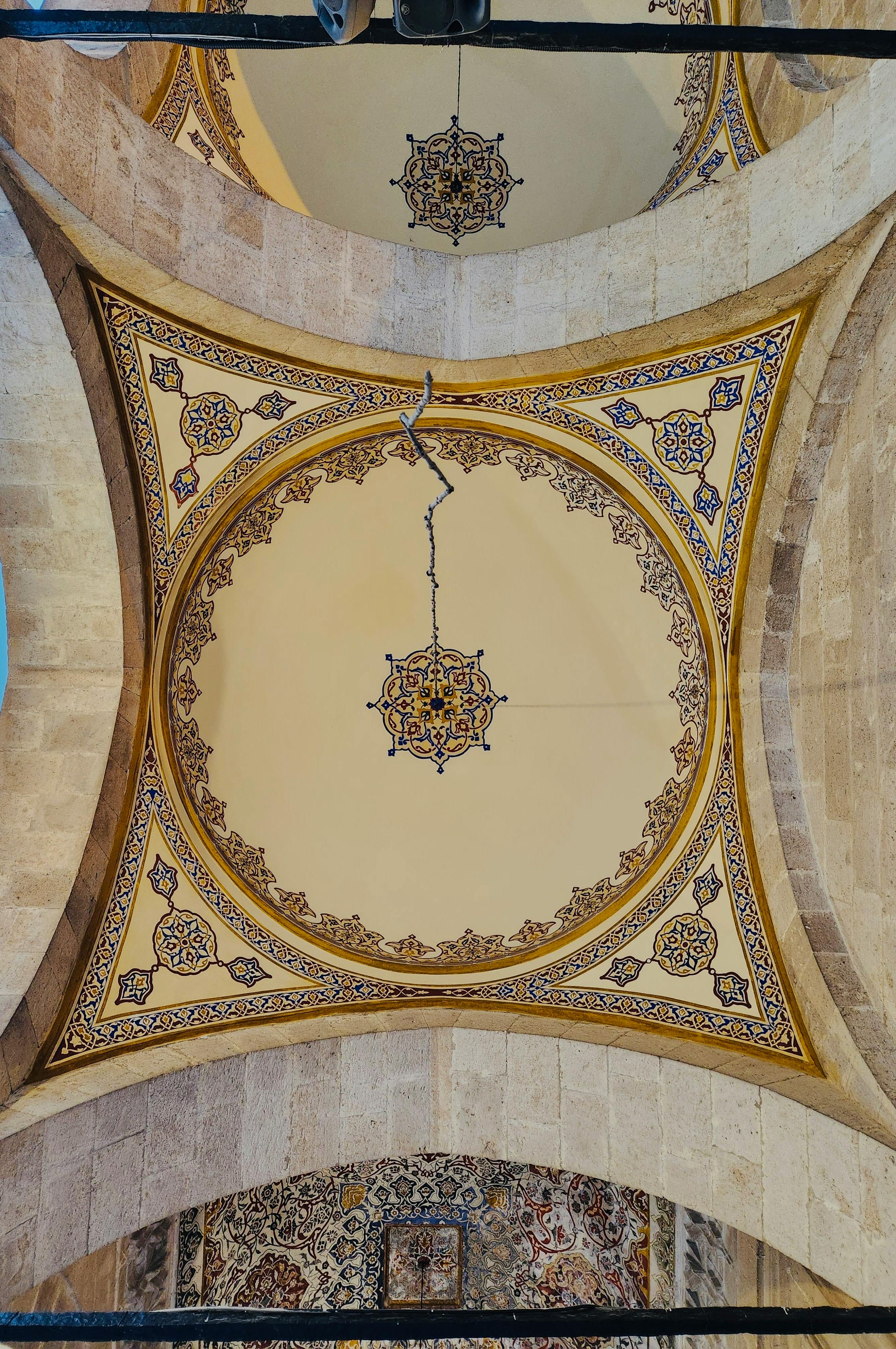 Intricate Islamic Ceiling Architecture Design · Free Stock Photo