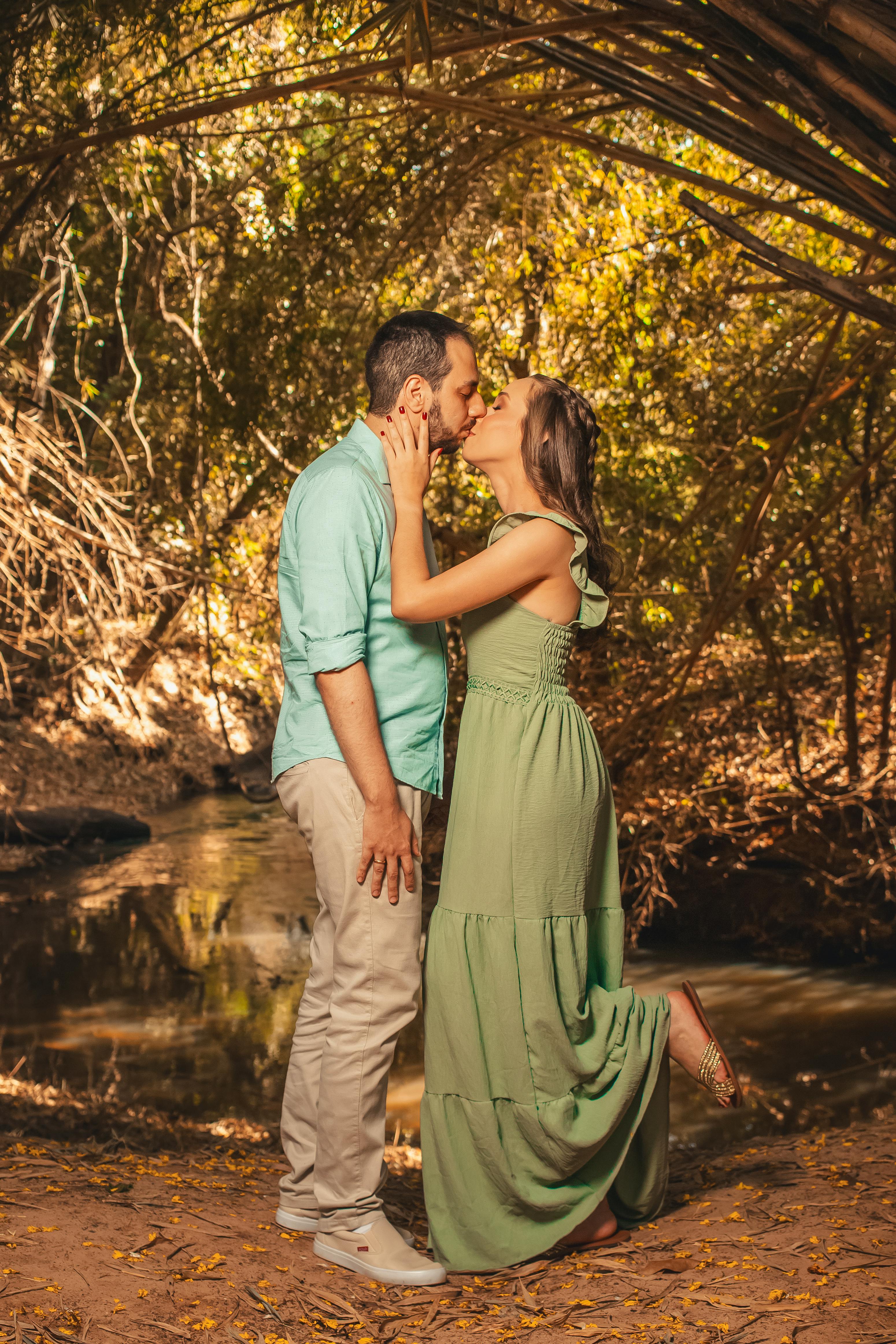 2 Men Kissing Photos, Download The BEST Free 2 Men Kissing Stock Photos ...