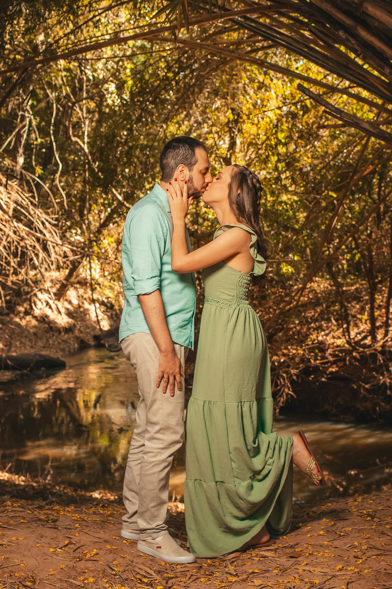 2 Men Kissing Photos, Download The BEST Free 2 Men Kissing Stock Photos ...