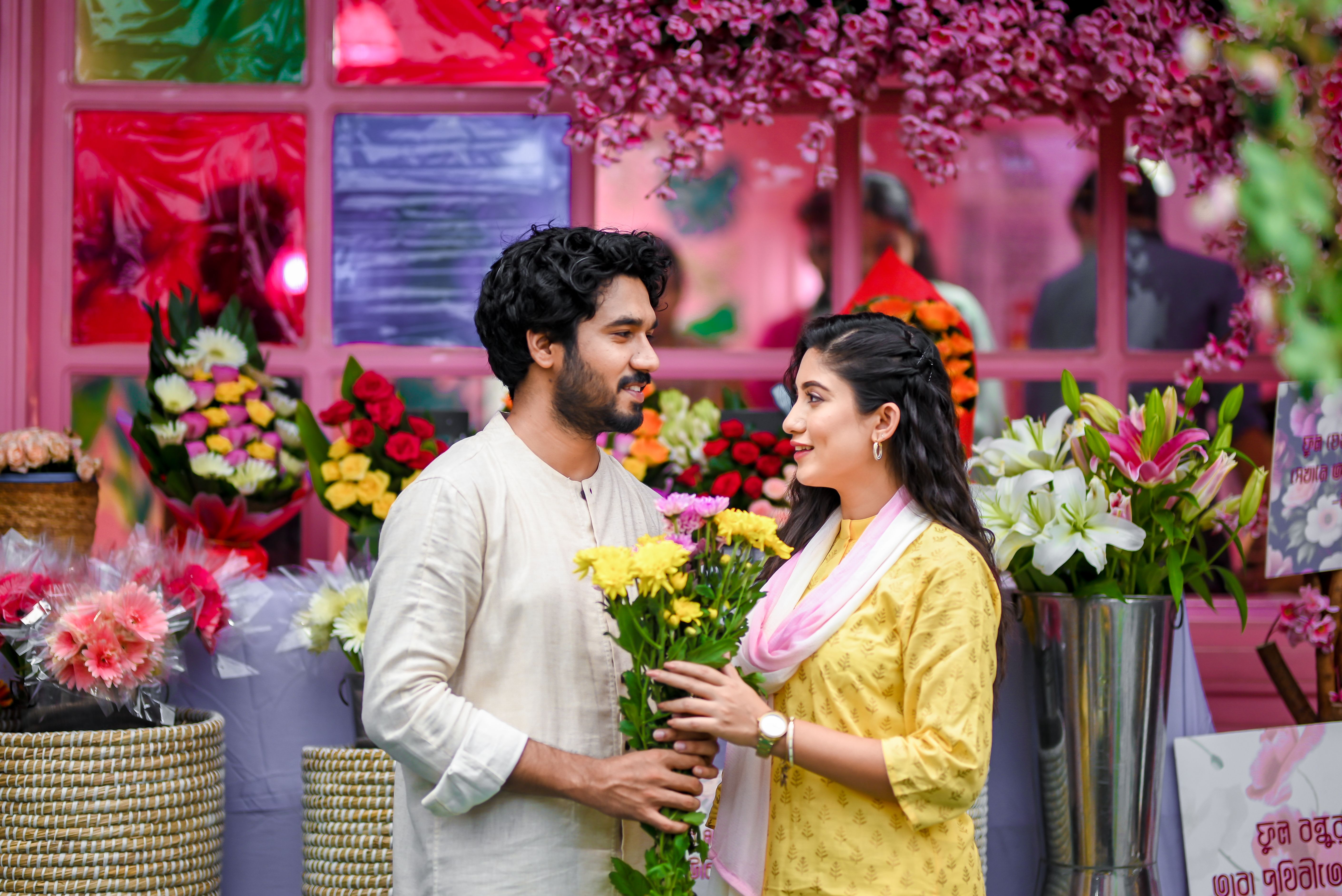 Couple With Flower Photos, Download The BEST Free Couple With Flower ...