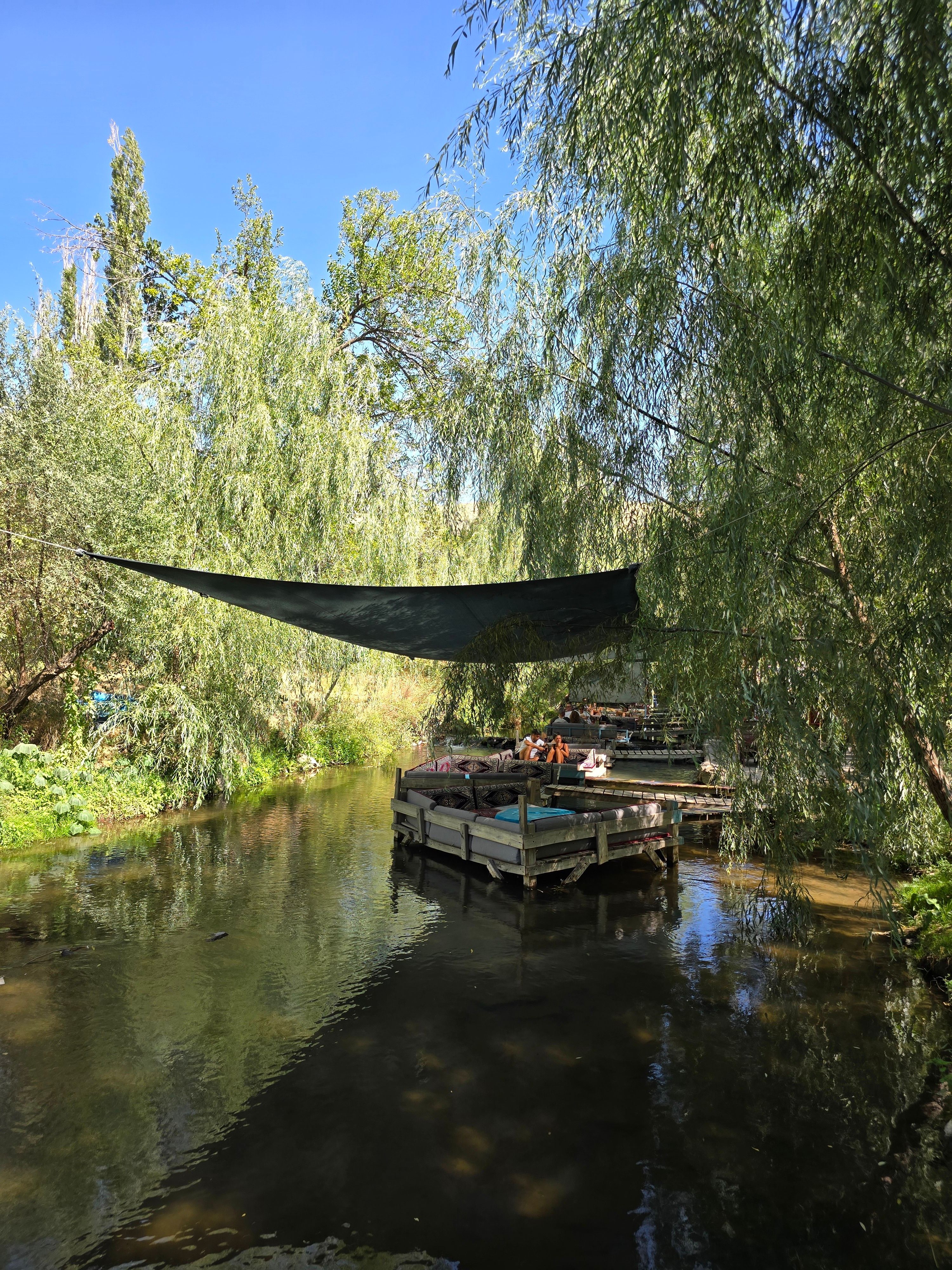 Relaxing Riverside Decks in Scenic Türkiye Landscape · Free Stock Photo