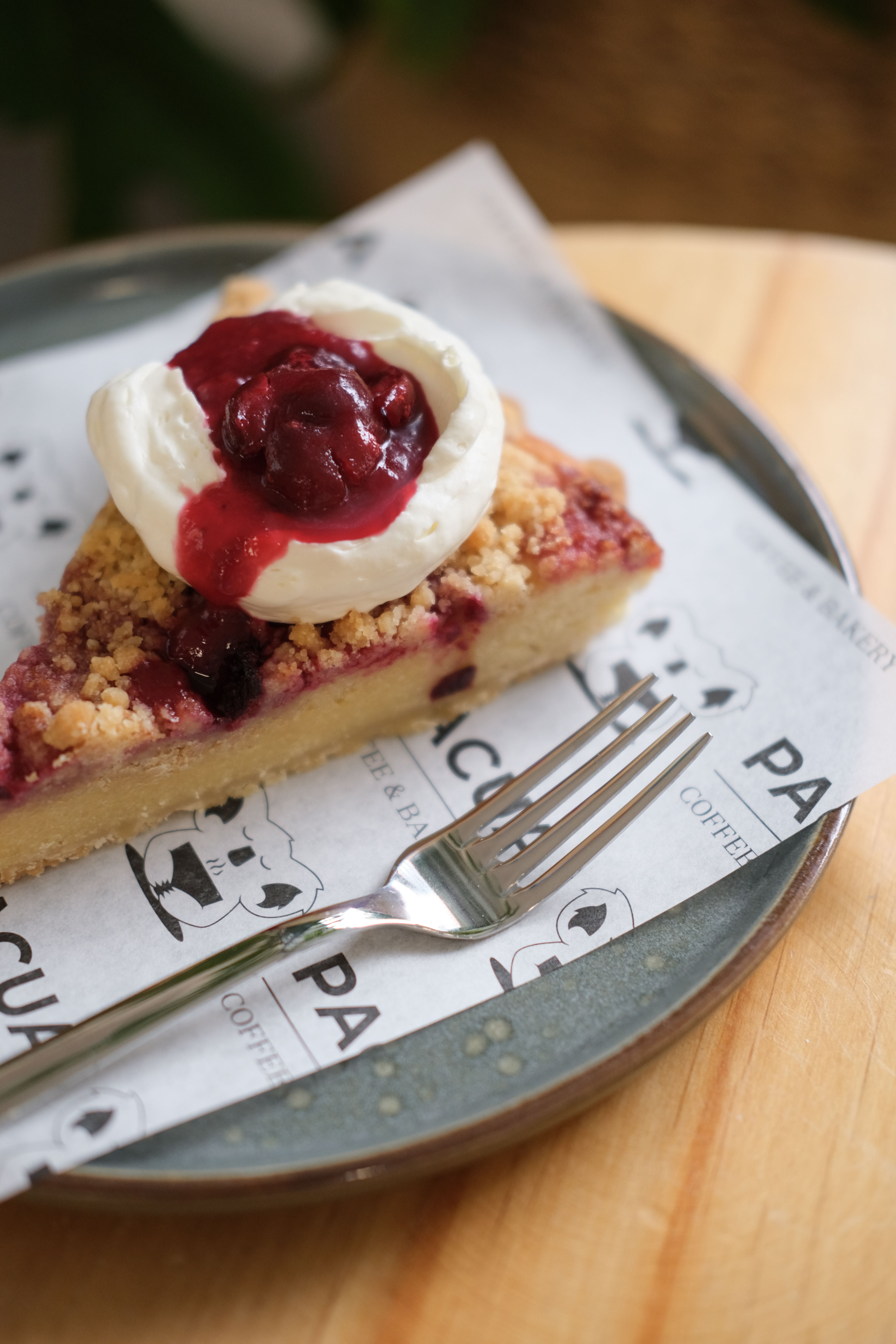Cheesecake Em Um Prato · Foto profissional gratuita