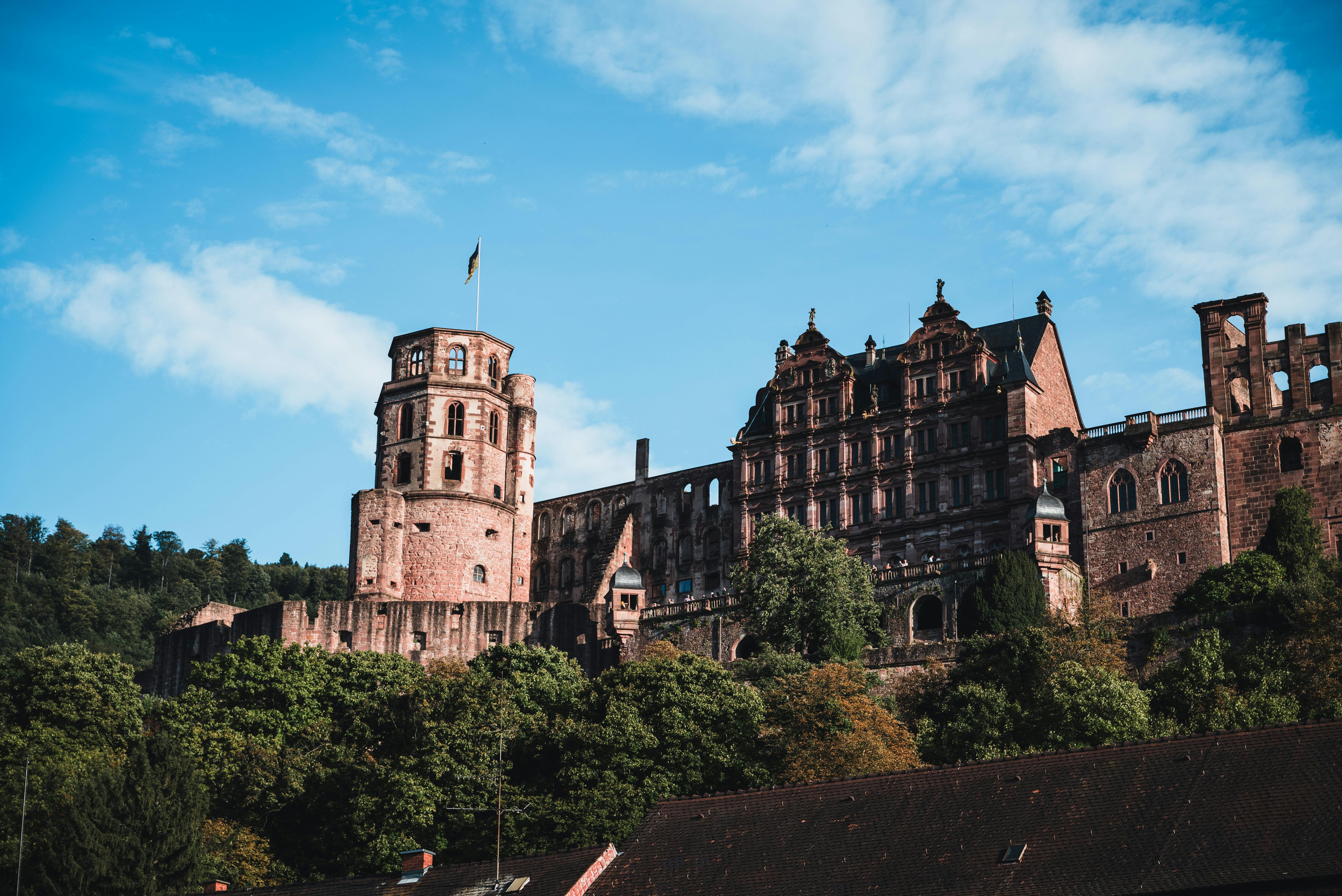 Entrada Al Castillo De Edimburgo Con Banderas · Foto de stock gratuita