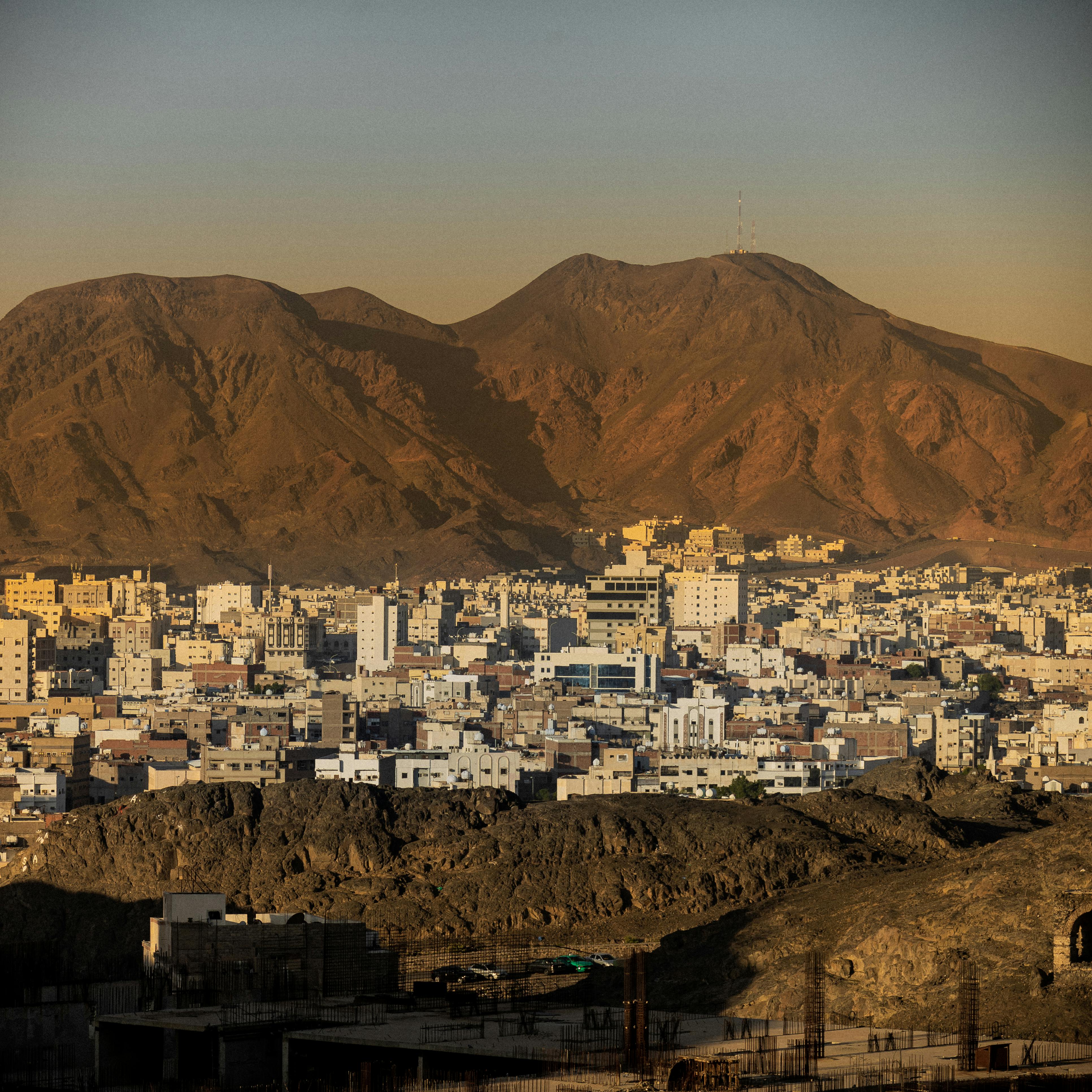 Sunset View of Madinah's Urban Landscape · Free Stock Photo