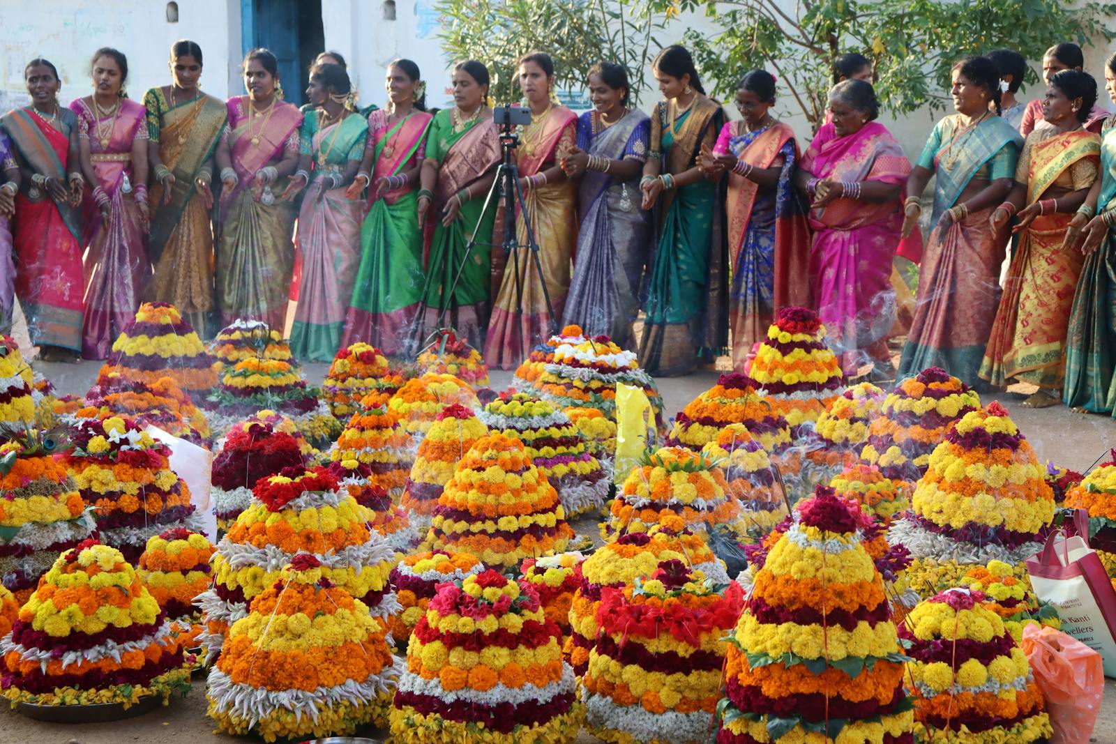 Bathukamma Photos, Download The BEST Free Bathukamma Stock Photos & HD ...