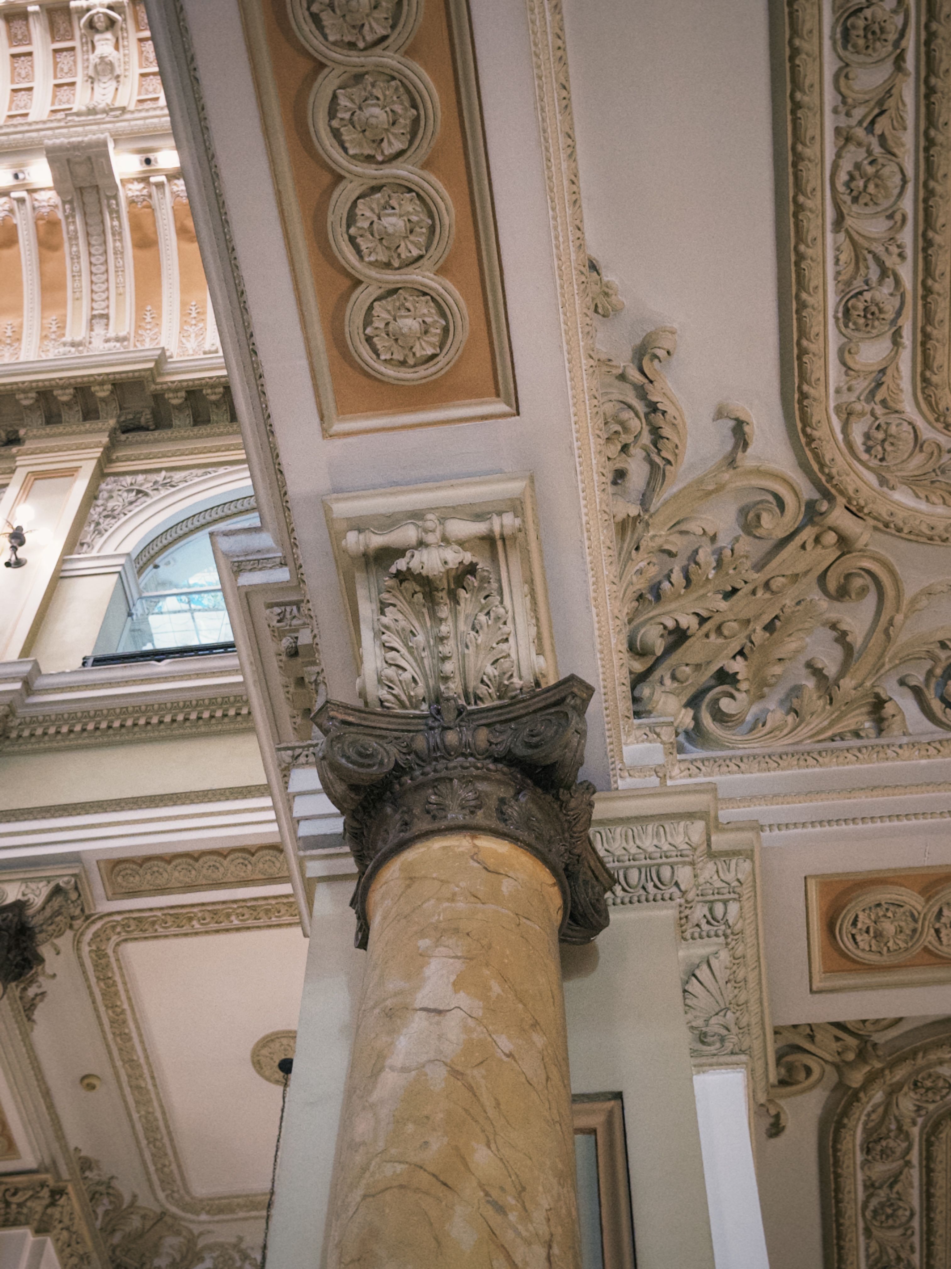 Ornate Classical Architecture Column in Detail · Free Stock Photo
