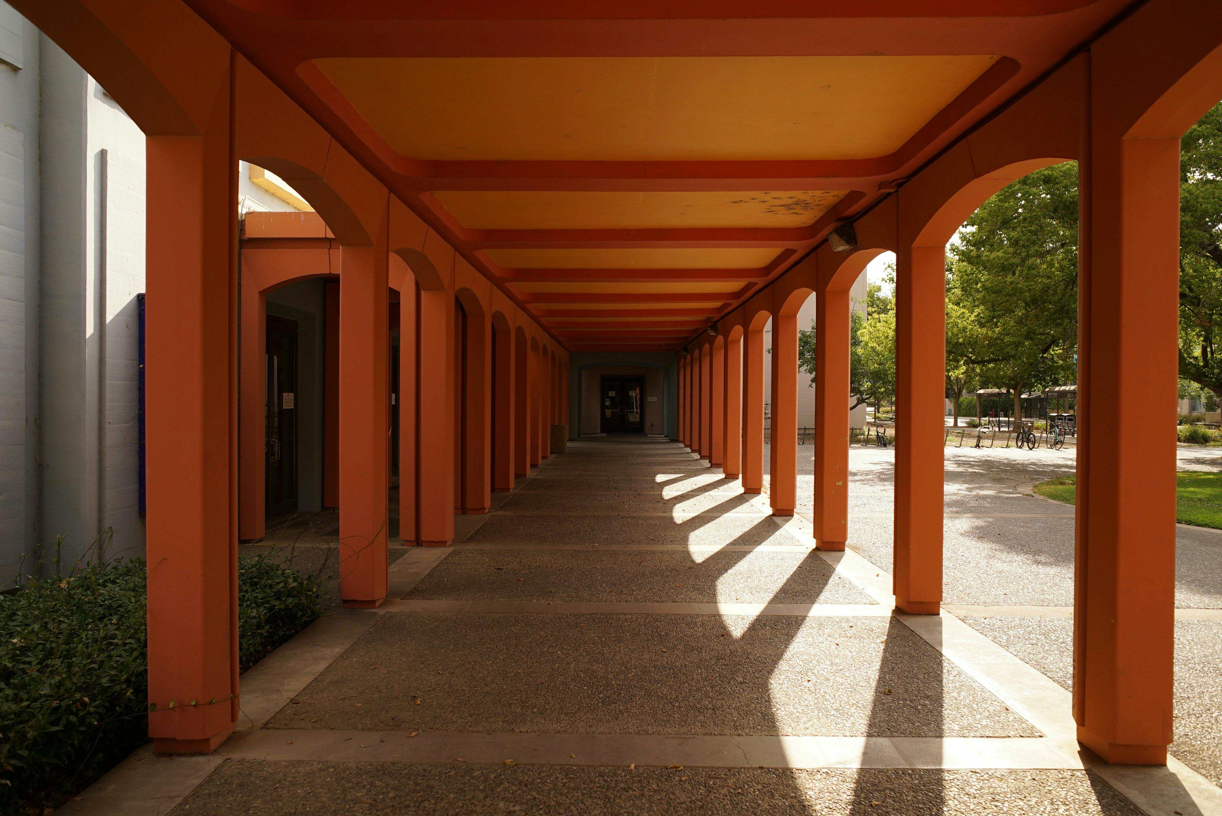 Sunlit Archway Corridor in Davis, California · Free Stock Photo