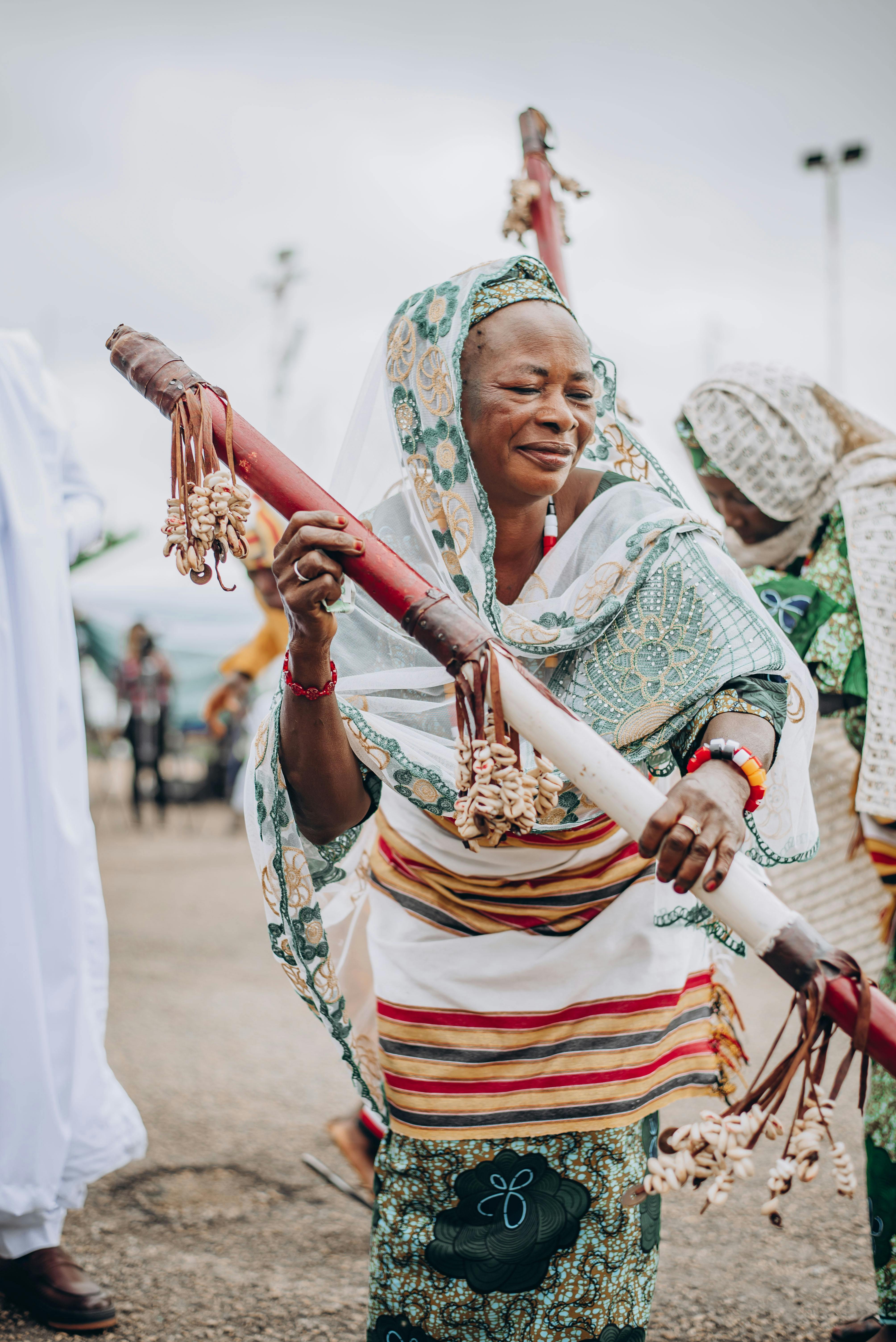 Danza Festiva Tradicional Nigeriana En Abuja · Foto de stock gratuita